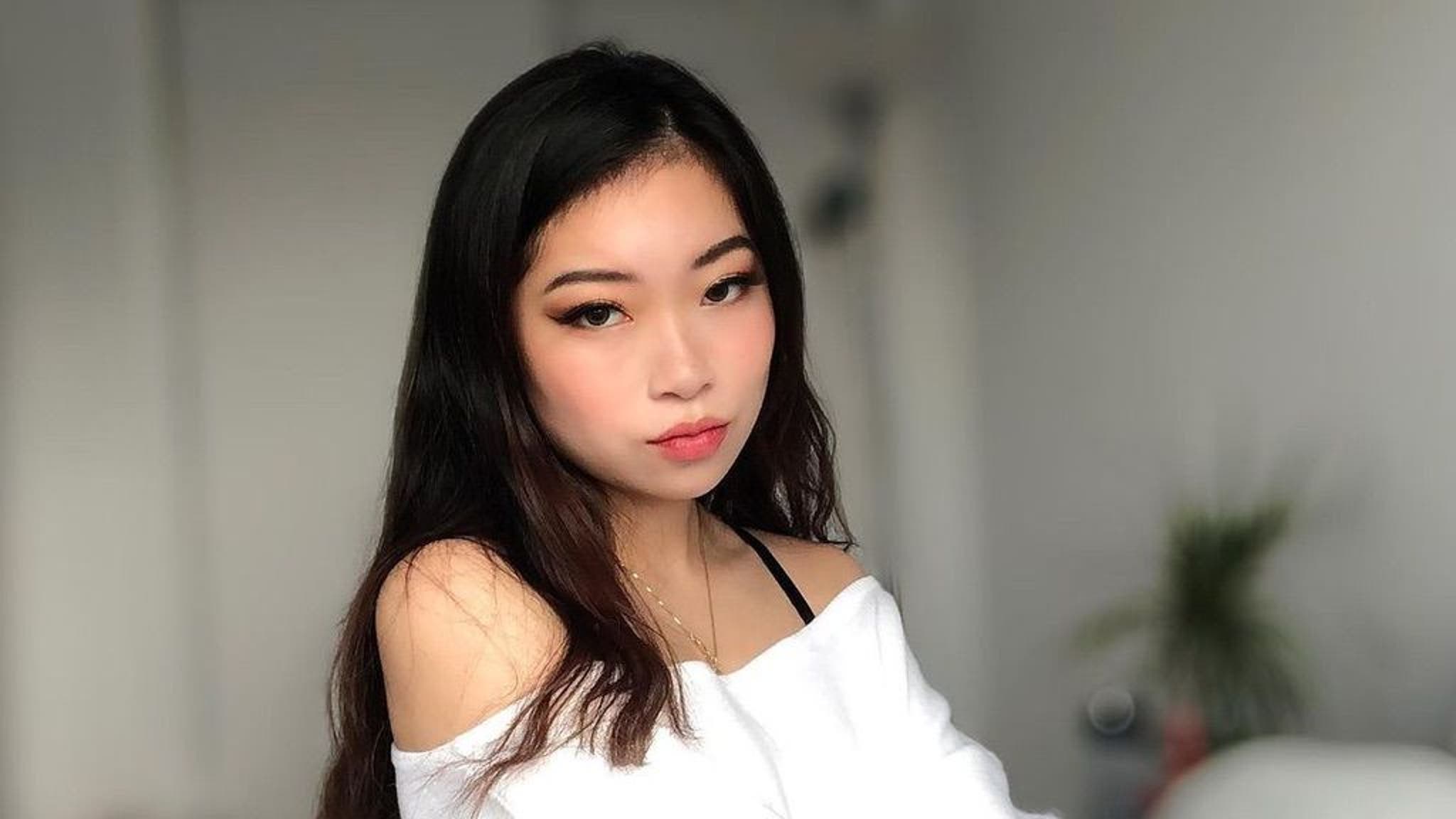 Babes In Big Sweaters -- Guess Who!