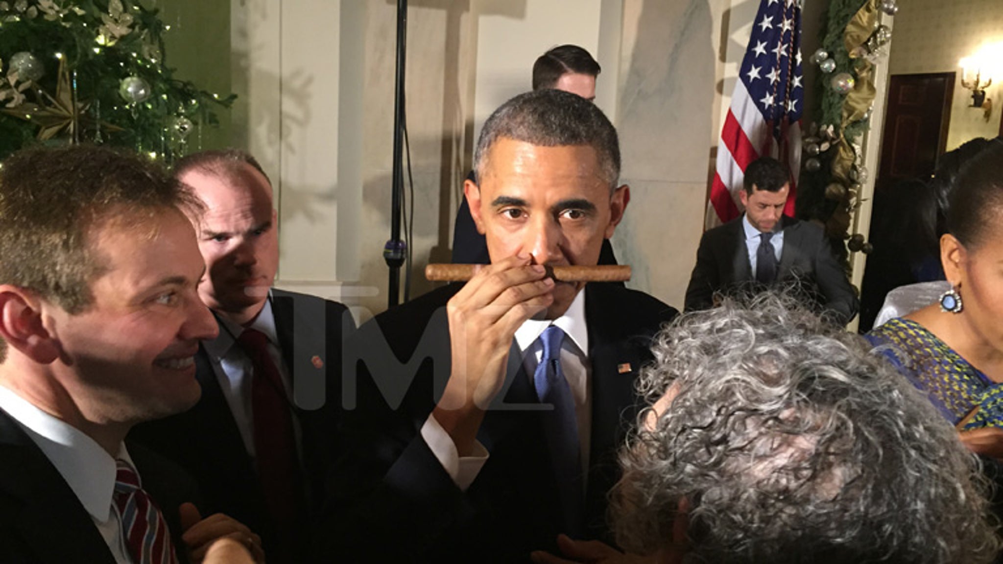 President Obama -- Cuban Cigar Crisis ... The Pic Es Verdad