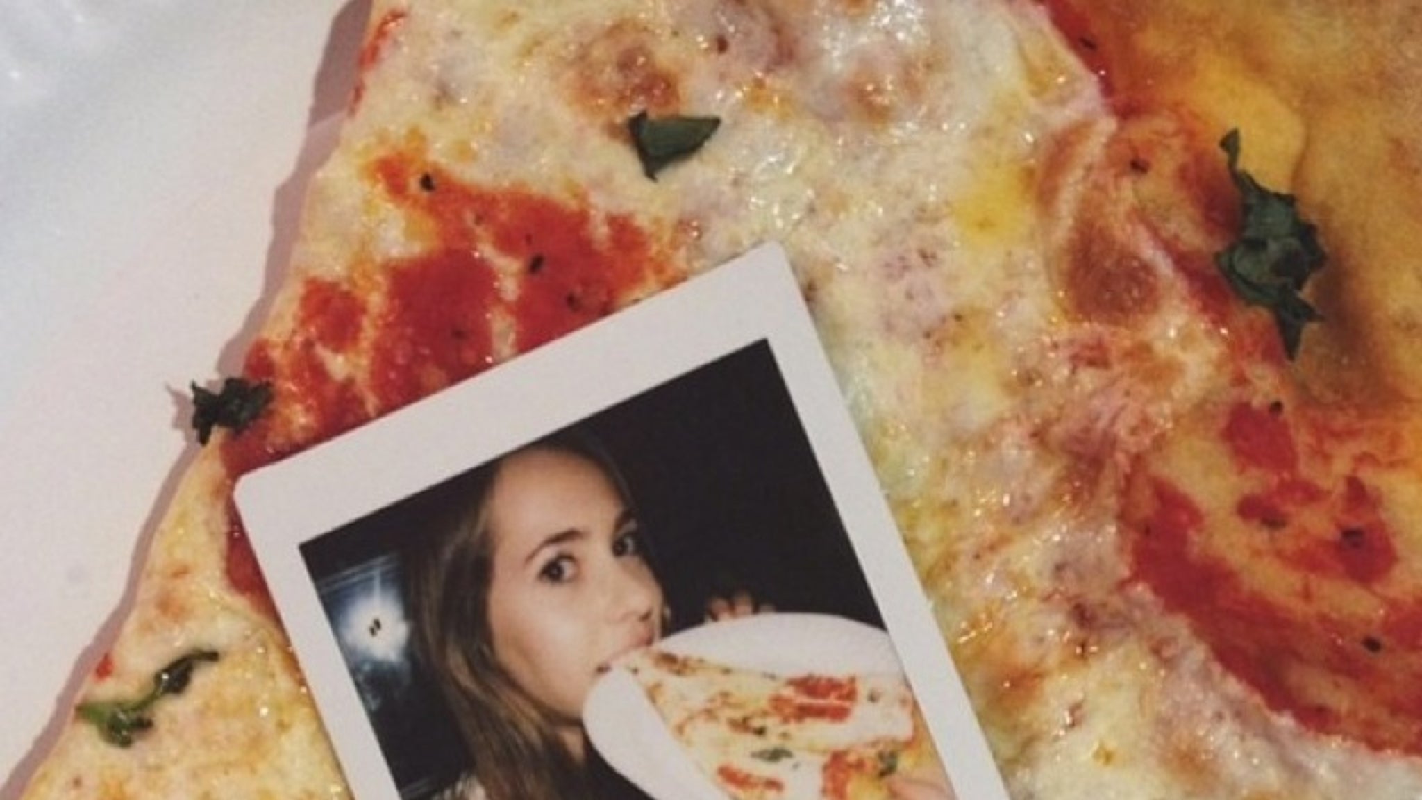 Hot Girls Eating Pizza -- Instagram's Tastiest Account