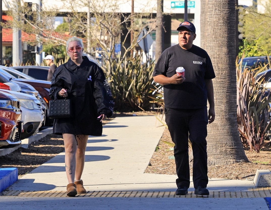 Amanda Bynes And Boyfriend Zachary Share PDA Moment In L.A.