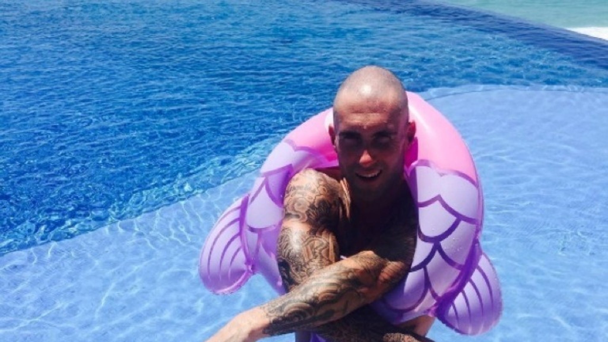 Swimming Pool Stars -- Celebs Floating Away