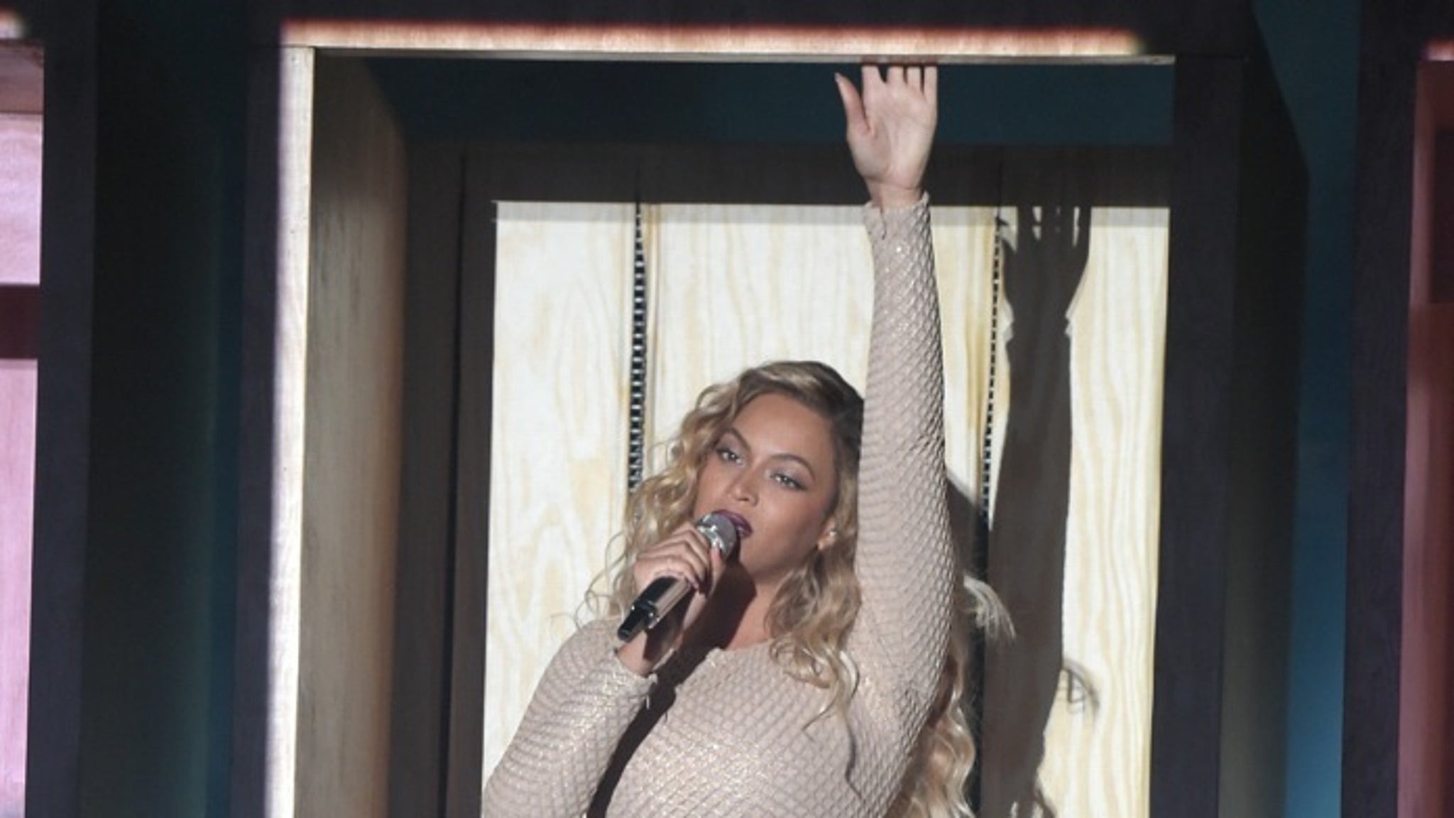 Beyonce Performance Photos