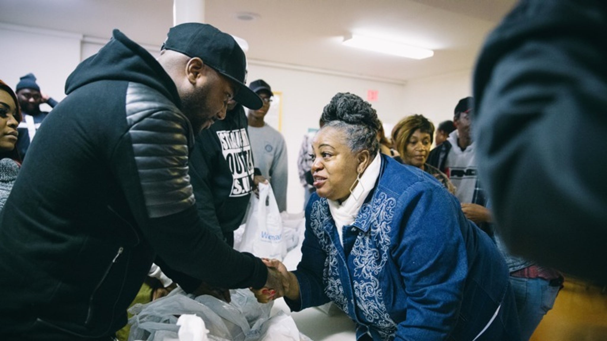 Rappers Passing Out Turkeys
