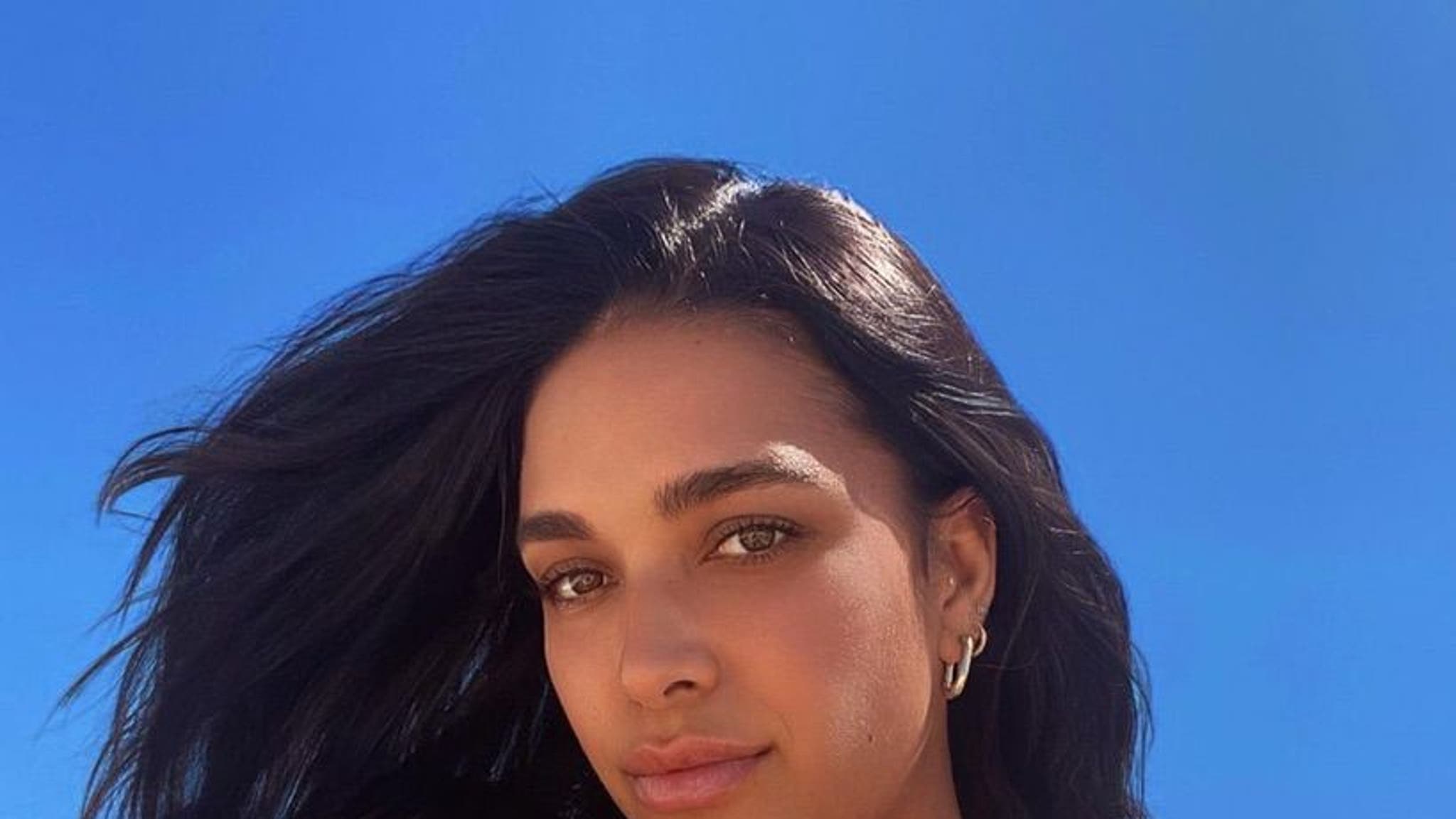 April Love Geary And Robin Thicke's Vacay Shots