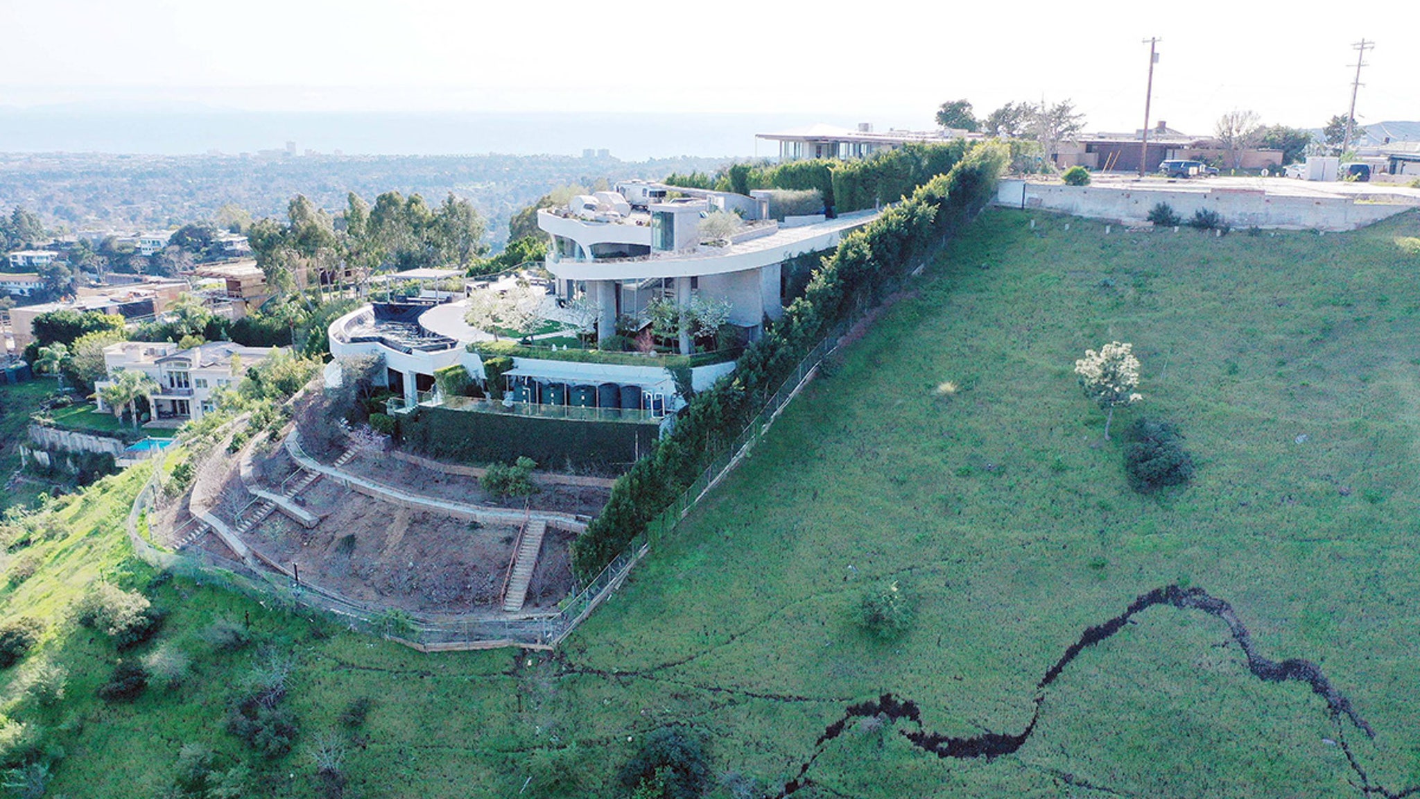 Travis Scott House Kylie Jenner And Travis Scott Trim Beverly Hills