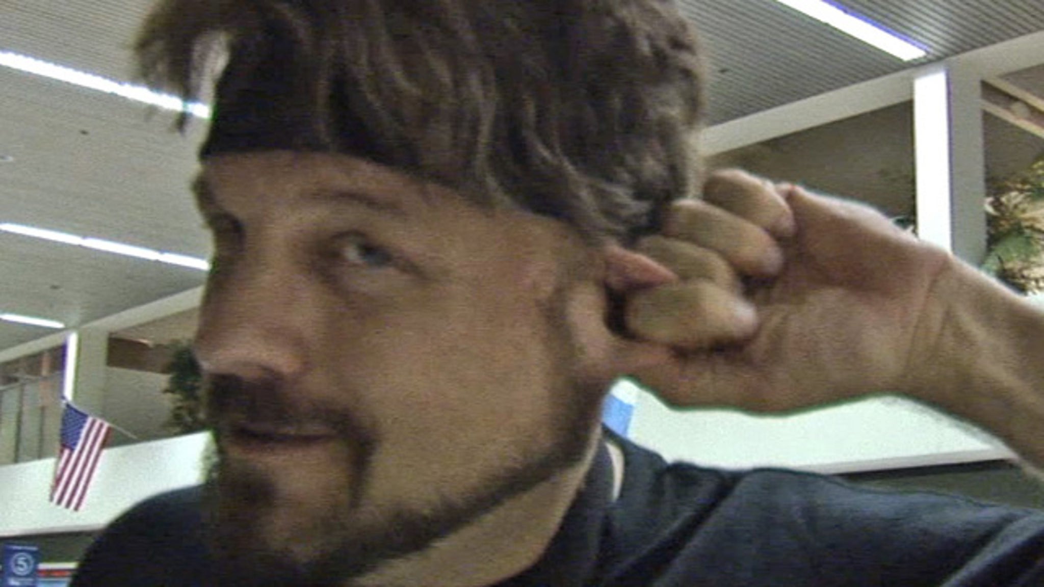 The Amazing Jonathan Gives Us the Finger