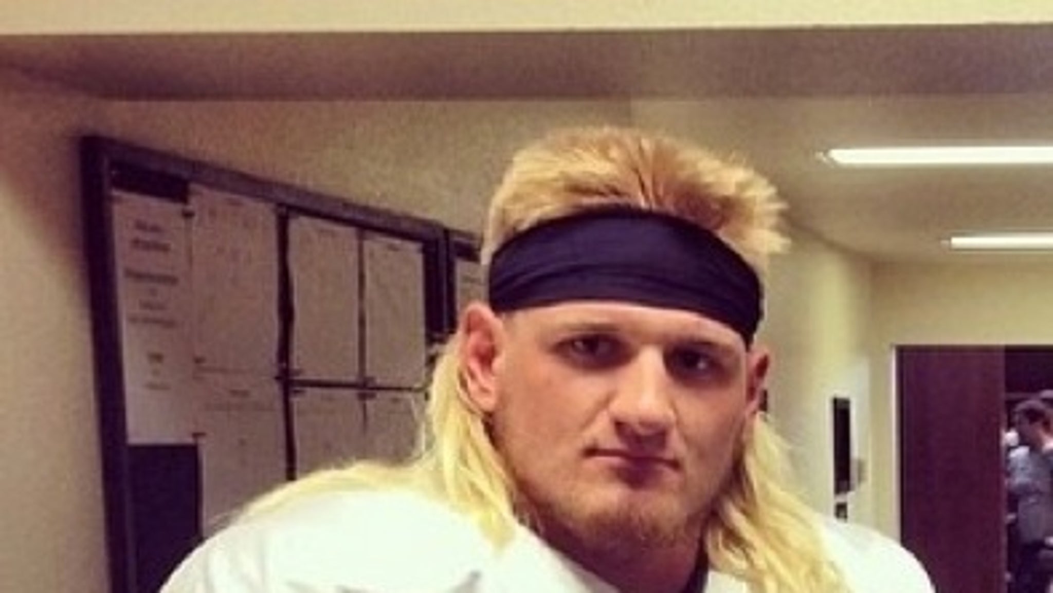 NFL's Brock Hekking -- Magic Mullet!