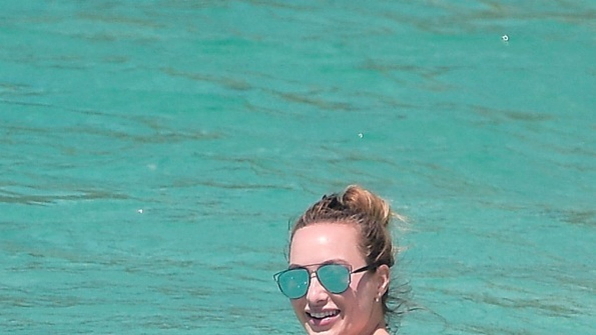 Michael Strahan & Kayla Quick -- The Beachin' Vacation Photos