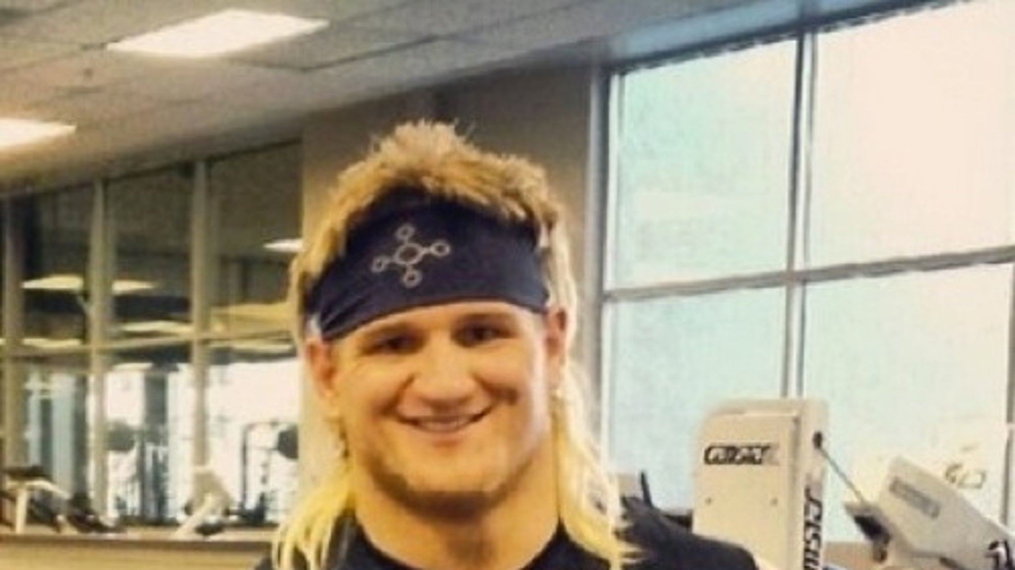 NFL's Brock Hekking -- Magic Mullet!