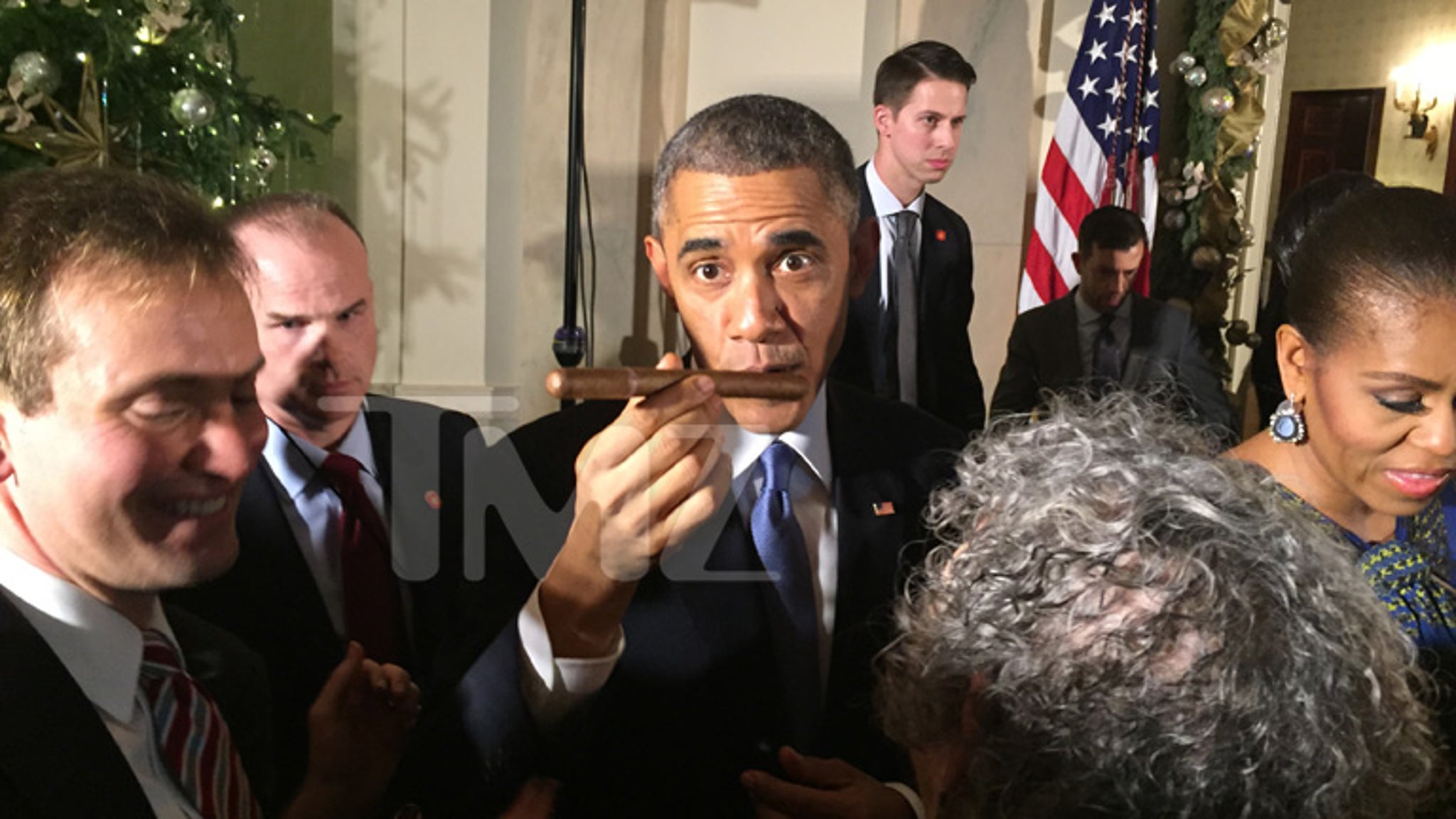 President Obama -- Cuban Cigar Crisis ... The Pic Es Verdad