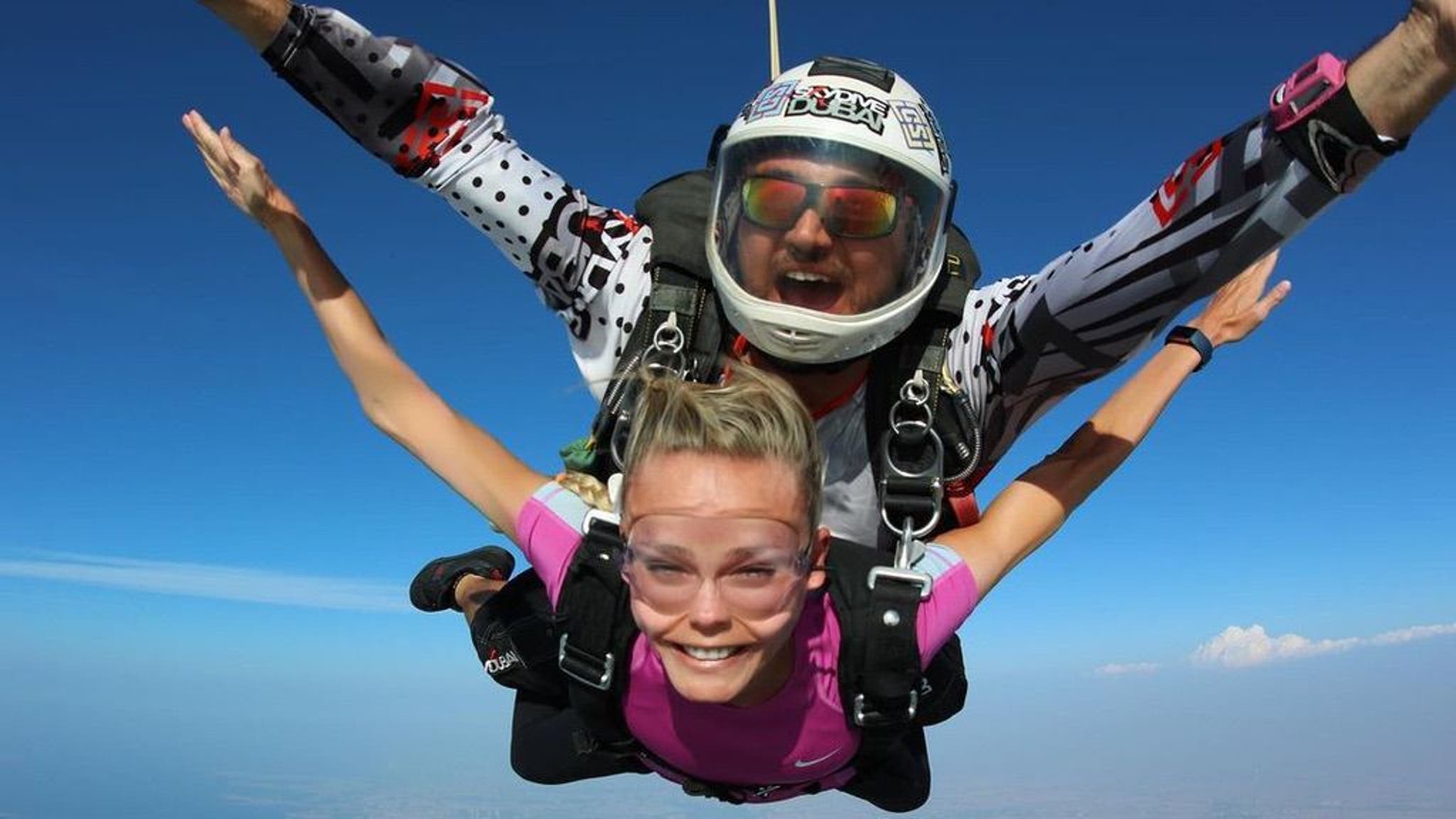 Skydiving Celebs -- Catch A Falling Star!