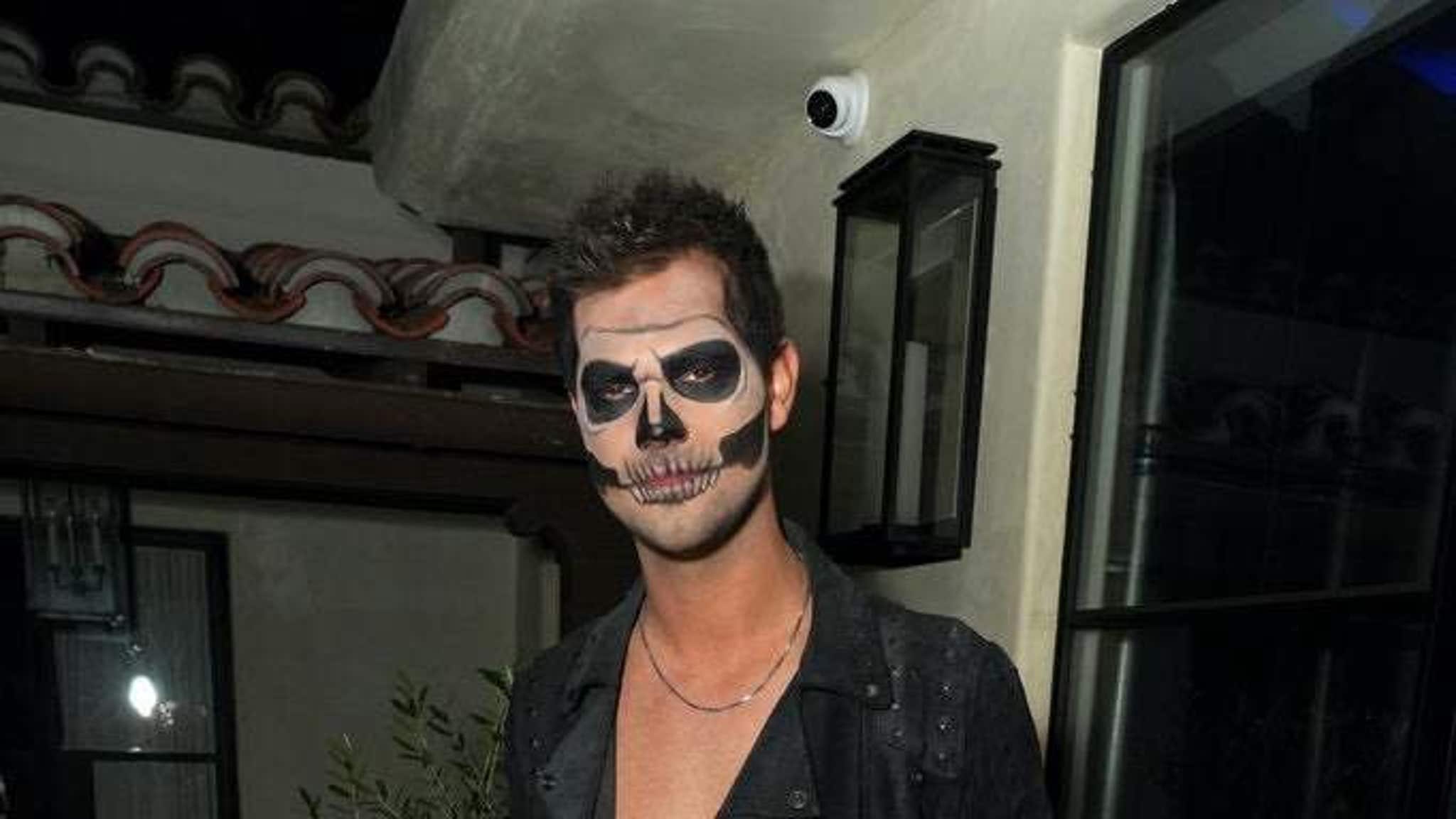 Stars In Skeleton Costumes -- Bad To The Bone!