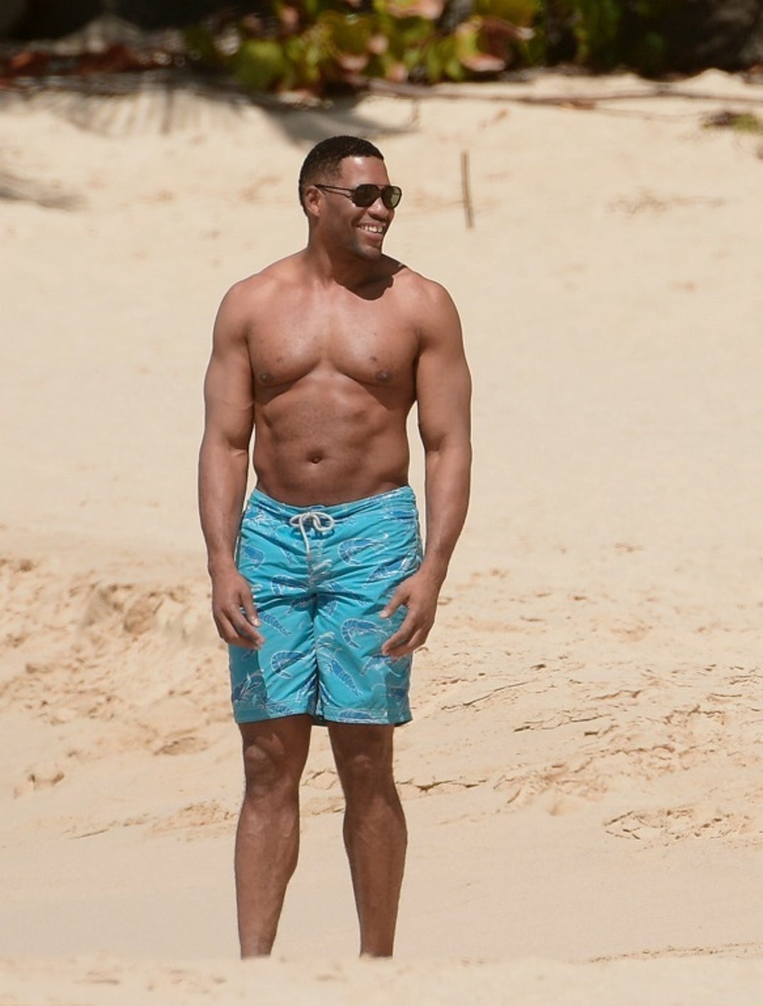 Michael Strahan & Kayla Quick -- The Beachin' Vacation Photos