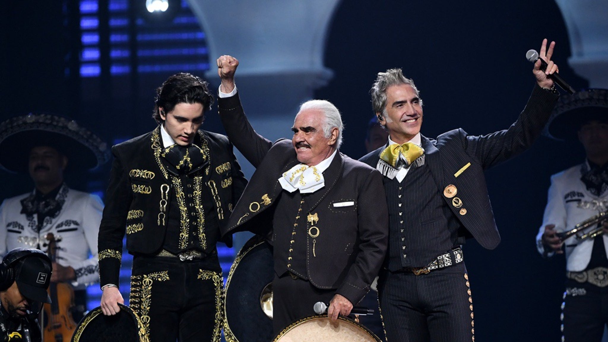 Alejandro Fernández Performance Pics