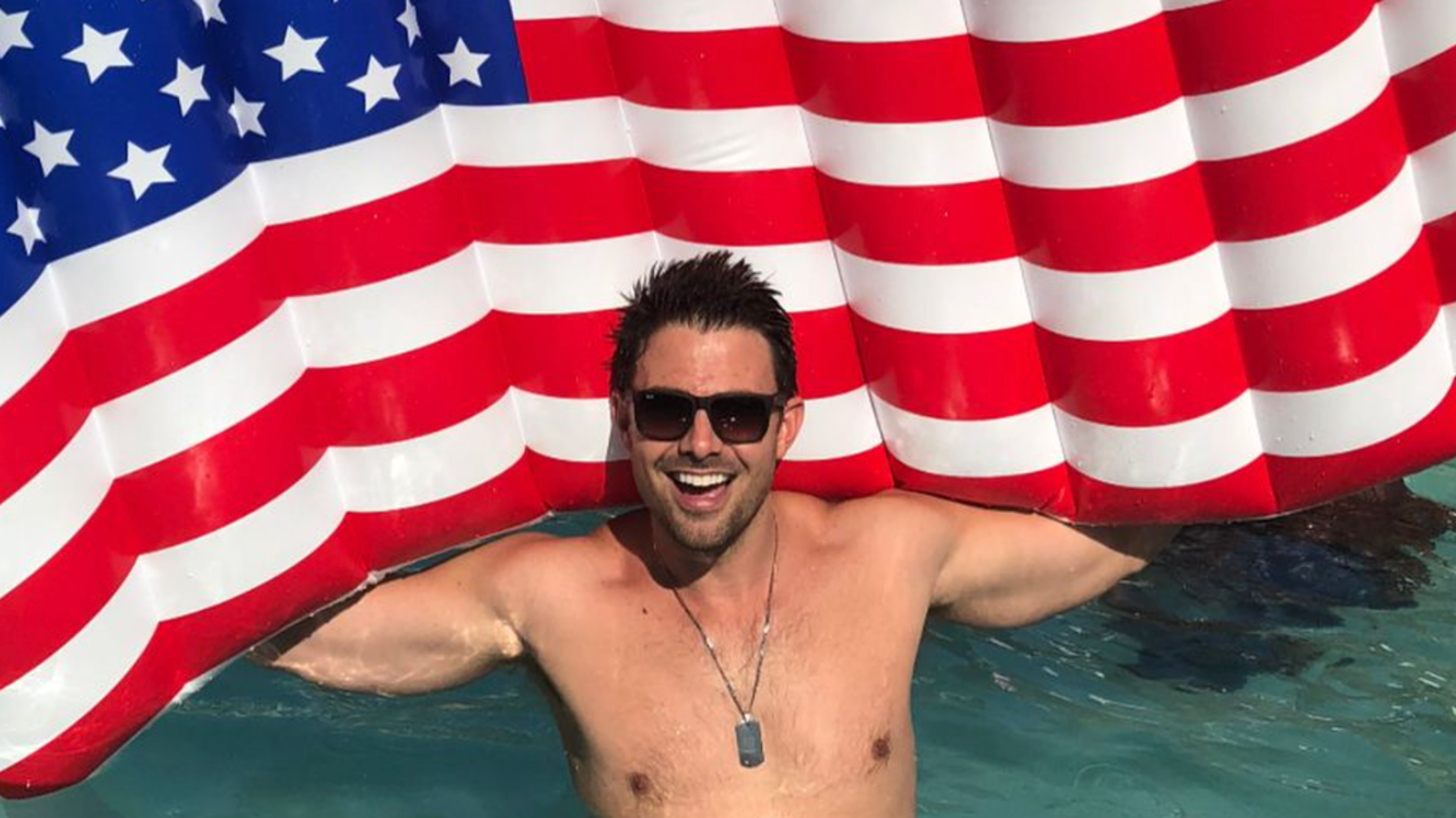 Jonathan Bennett's Shirtless Shots
