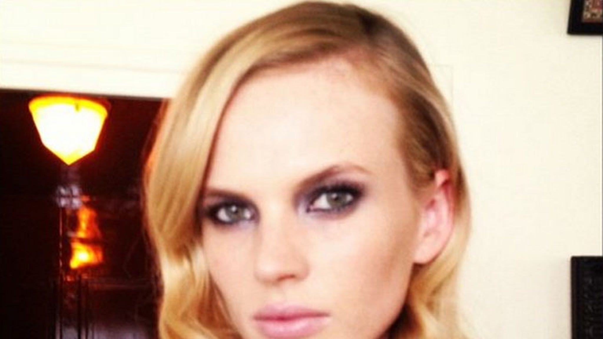Anne Vyalitsyna's Sexy Twit Pics