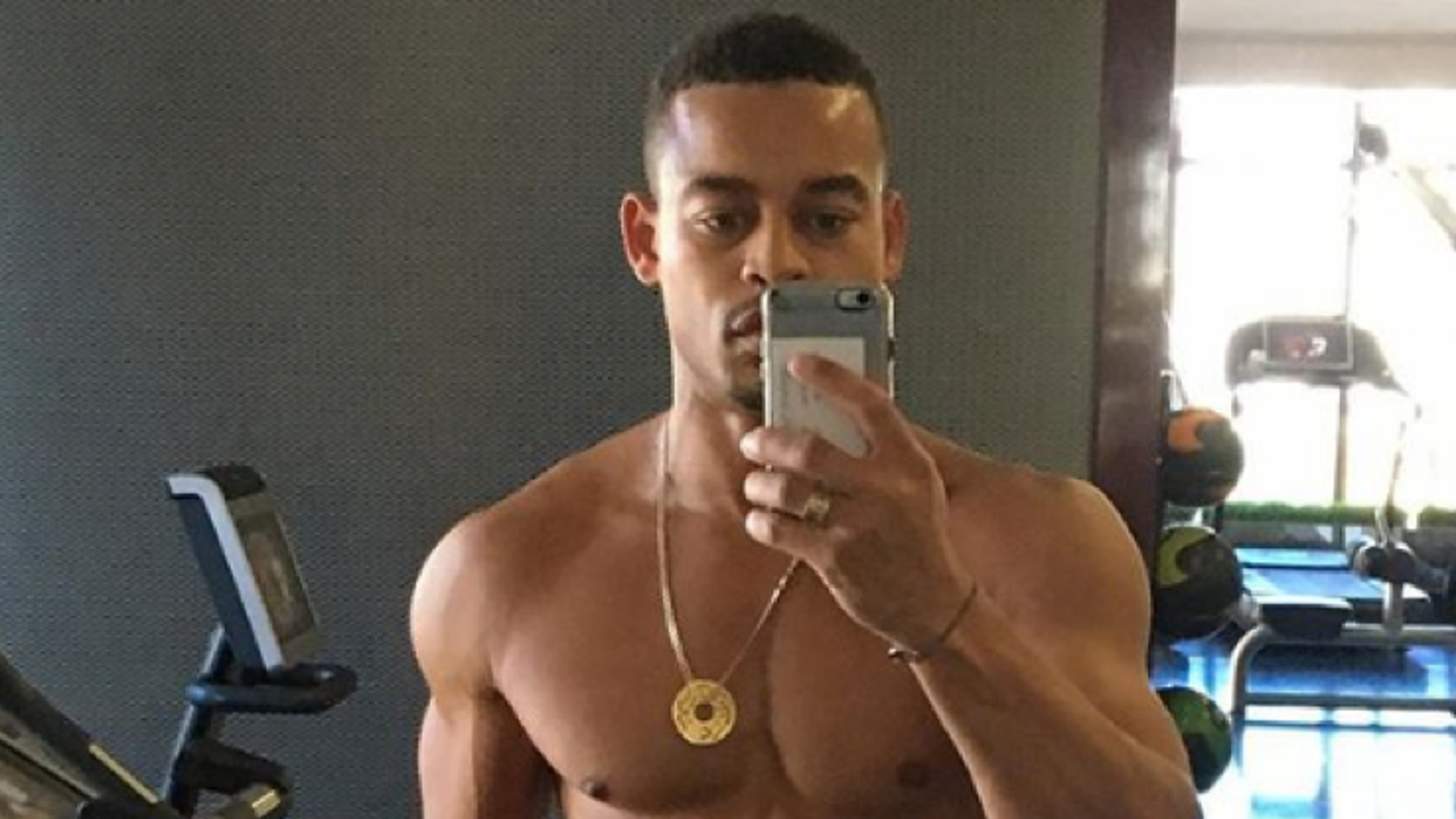 Robert Ri'chard's Shirtless Shots