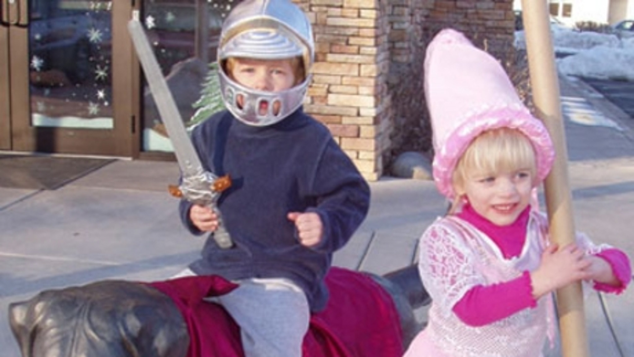 TMZ's Wacky Family Photos Contest