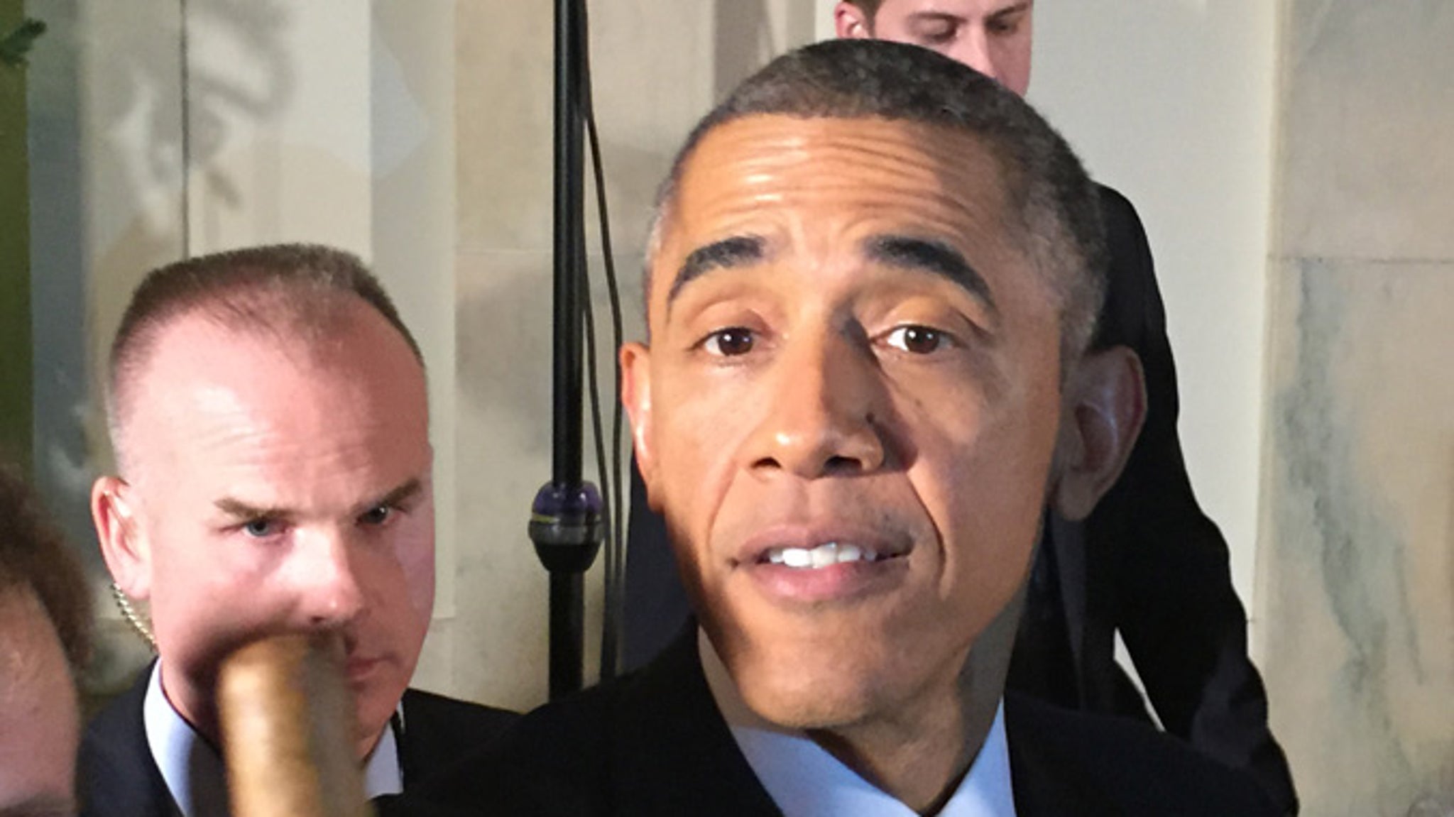 President Obama -- Cuban Cigar Crisis ... The Pic Es Verdad