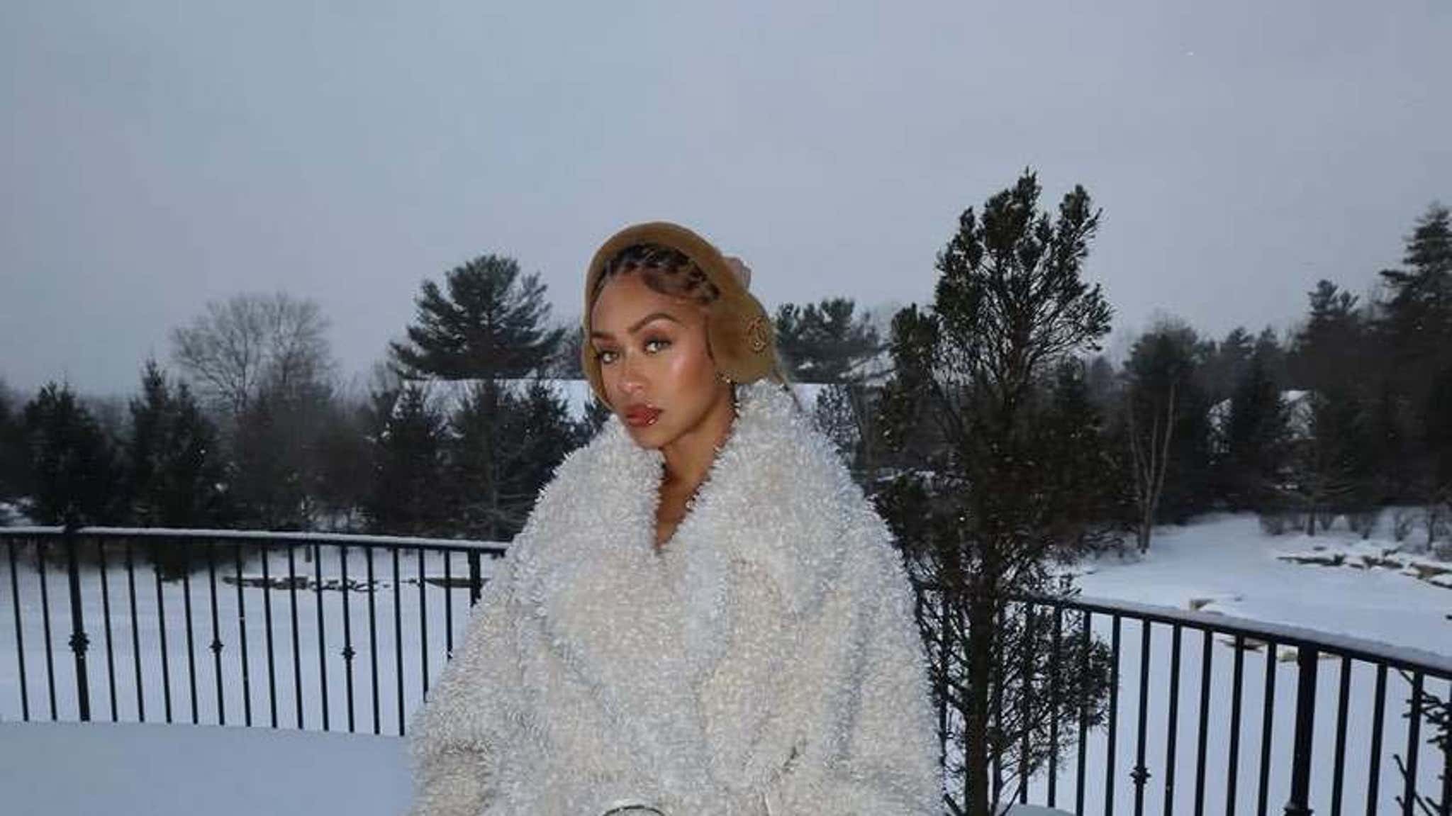 Jilly Anais Shows Off Some Leg In The Snow