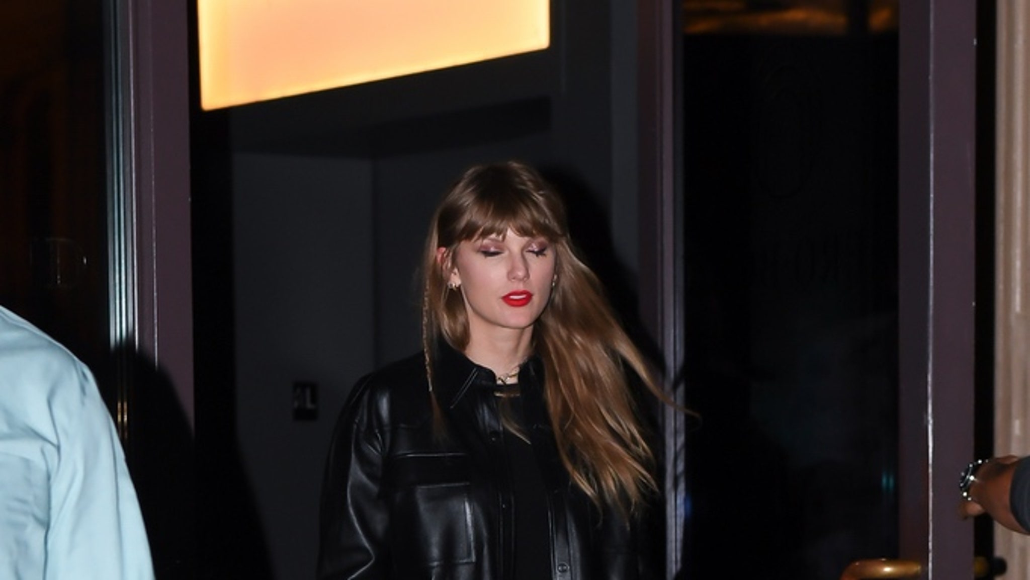 Taylor Swift Leaving Zero Bond Alone