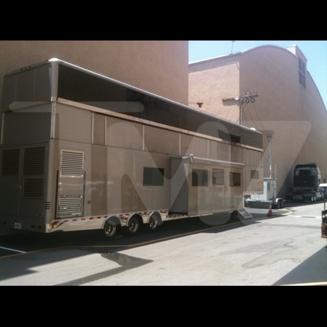 Remorque D'ashton Kutcher Ashton Kutcher Slammed For 'Over The Top'