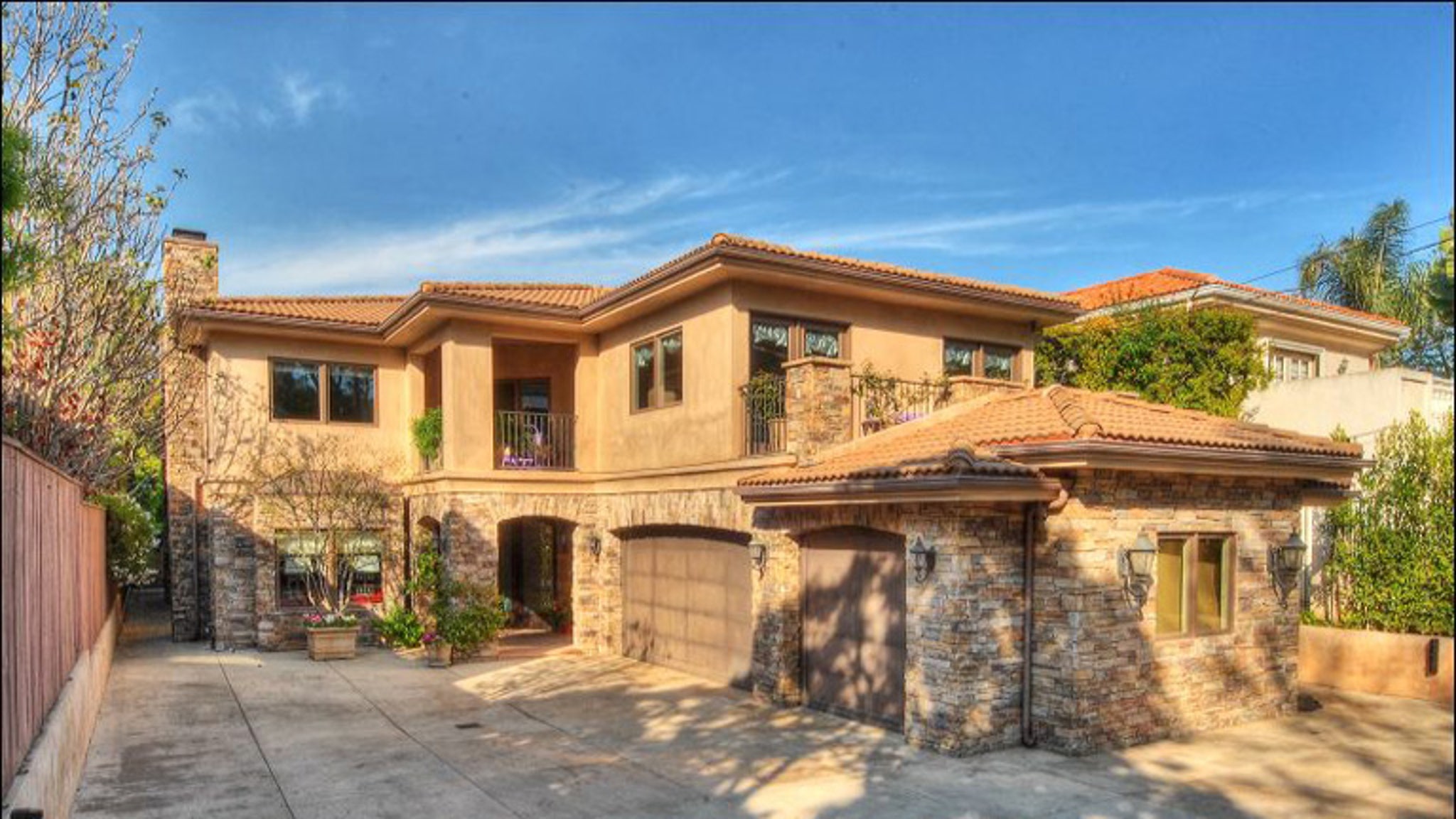 Kaley Cuoco's House Up for Sale!