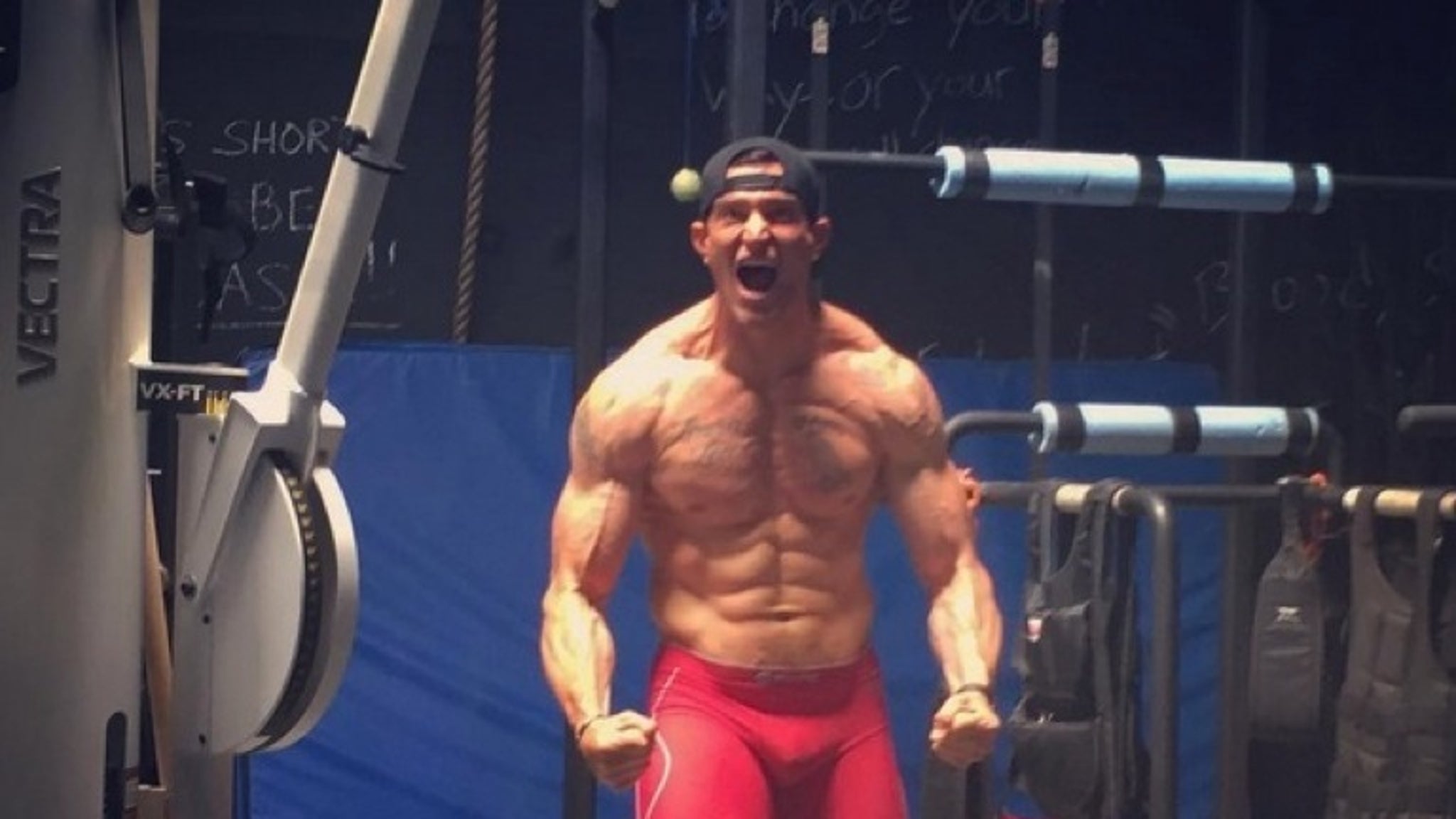 Steve Weatherford's Flexin' Photos -- Gettin' Pumped For Football!