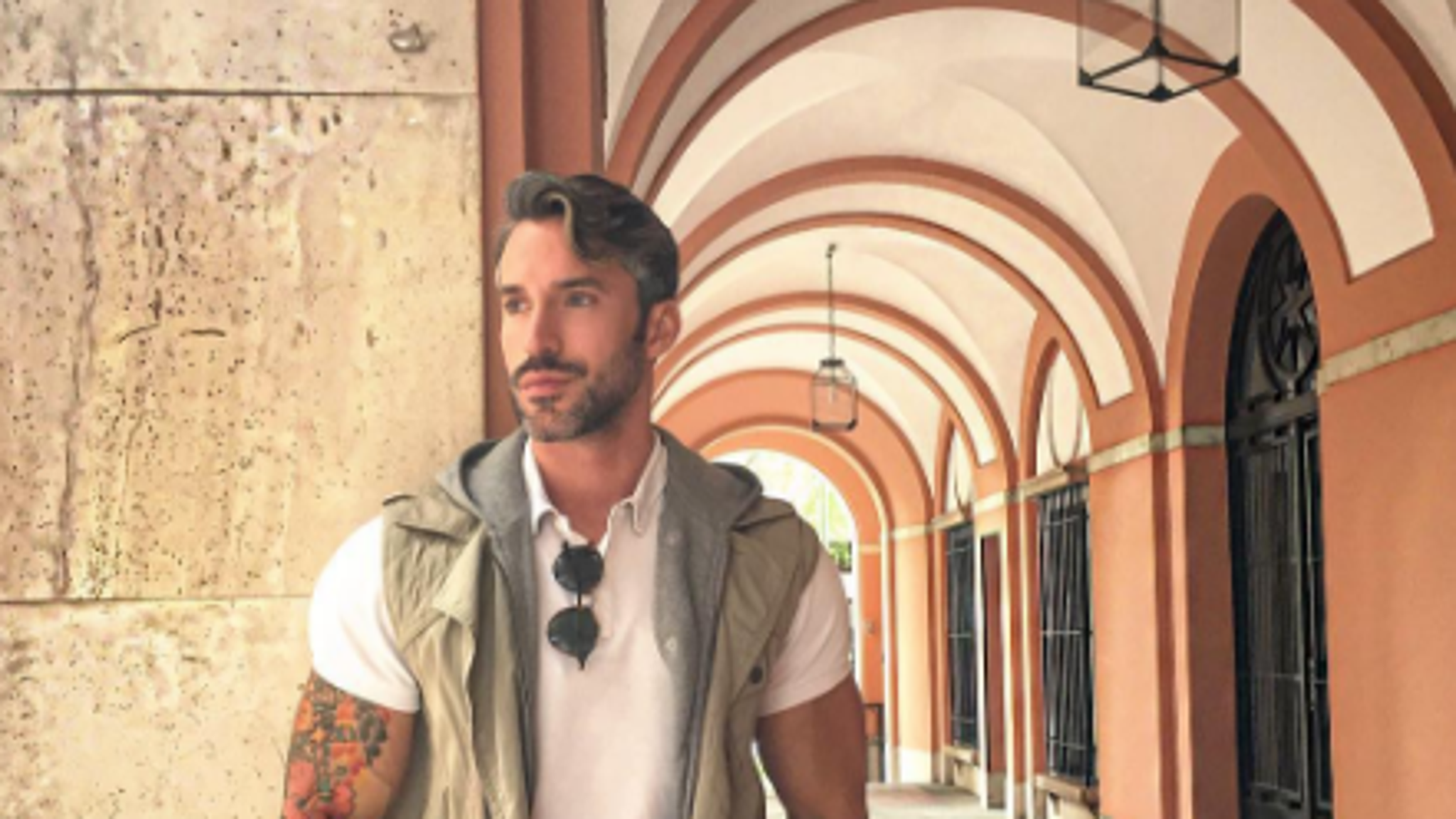 Gay 'Bachelor': A Rose with a Hose