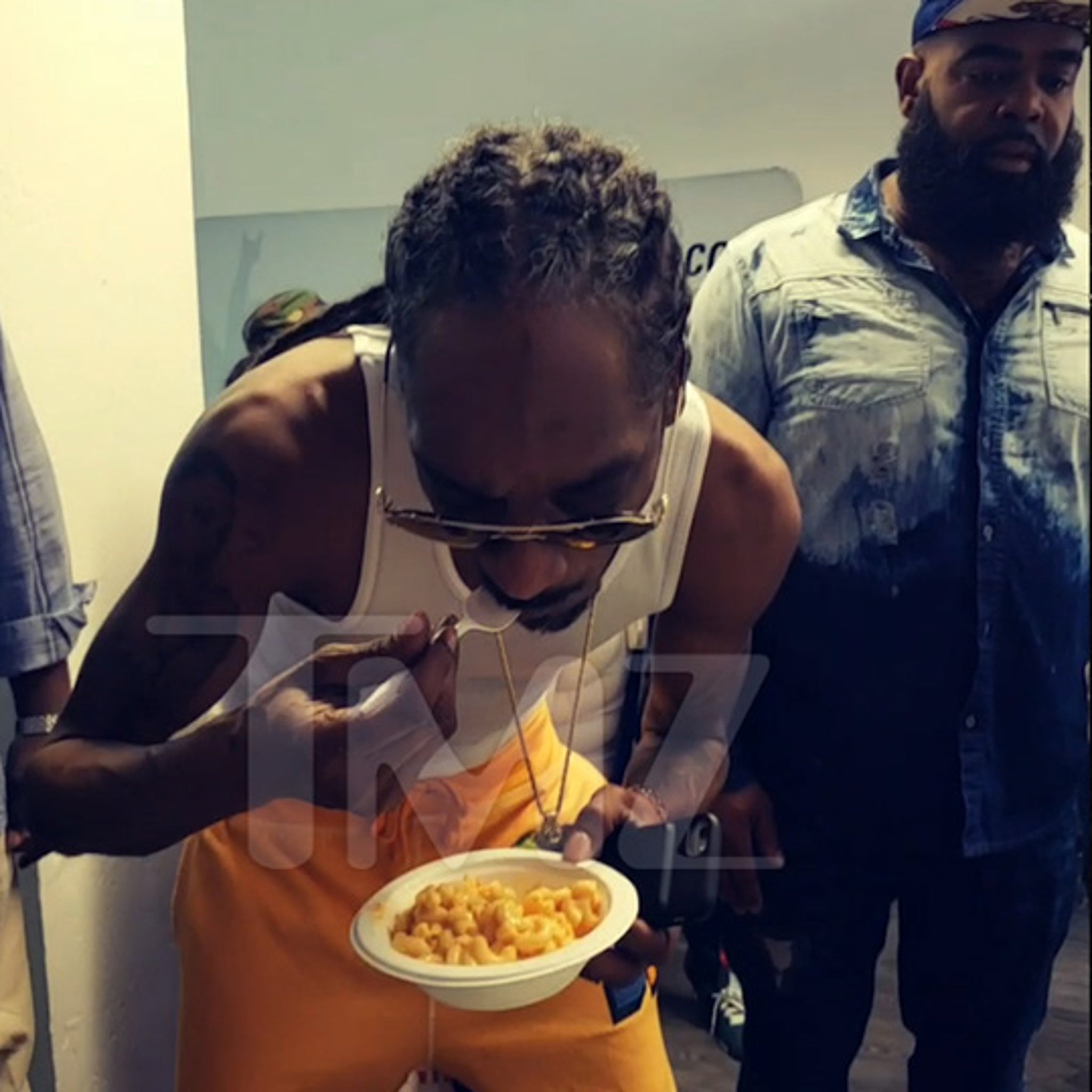 Snoop Dogg Dog Eating Popsicle