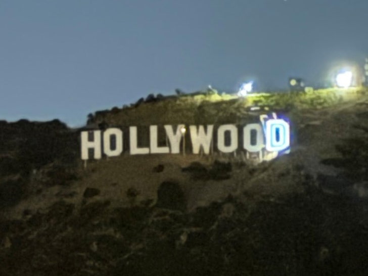 Hollywood Sign With Lights