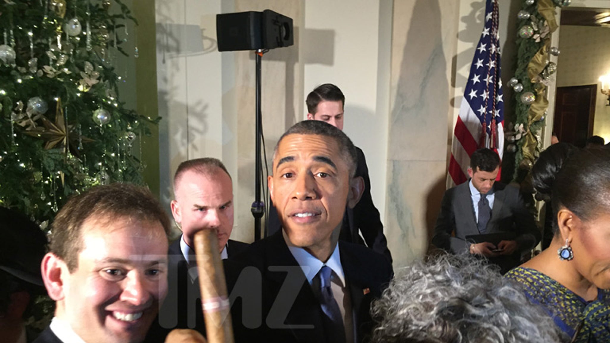 President Obama -- Cuban Cigar Crisis ... The Pic Es Verdad