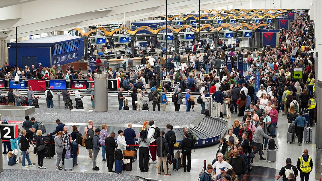 Long Lines At TSA In Airports During Partial Government Shutdown