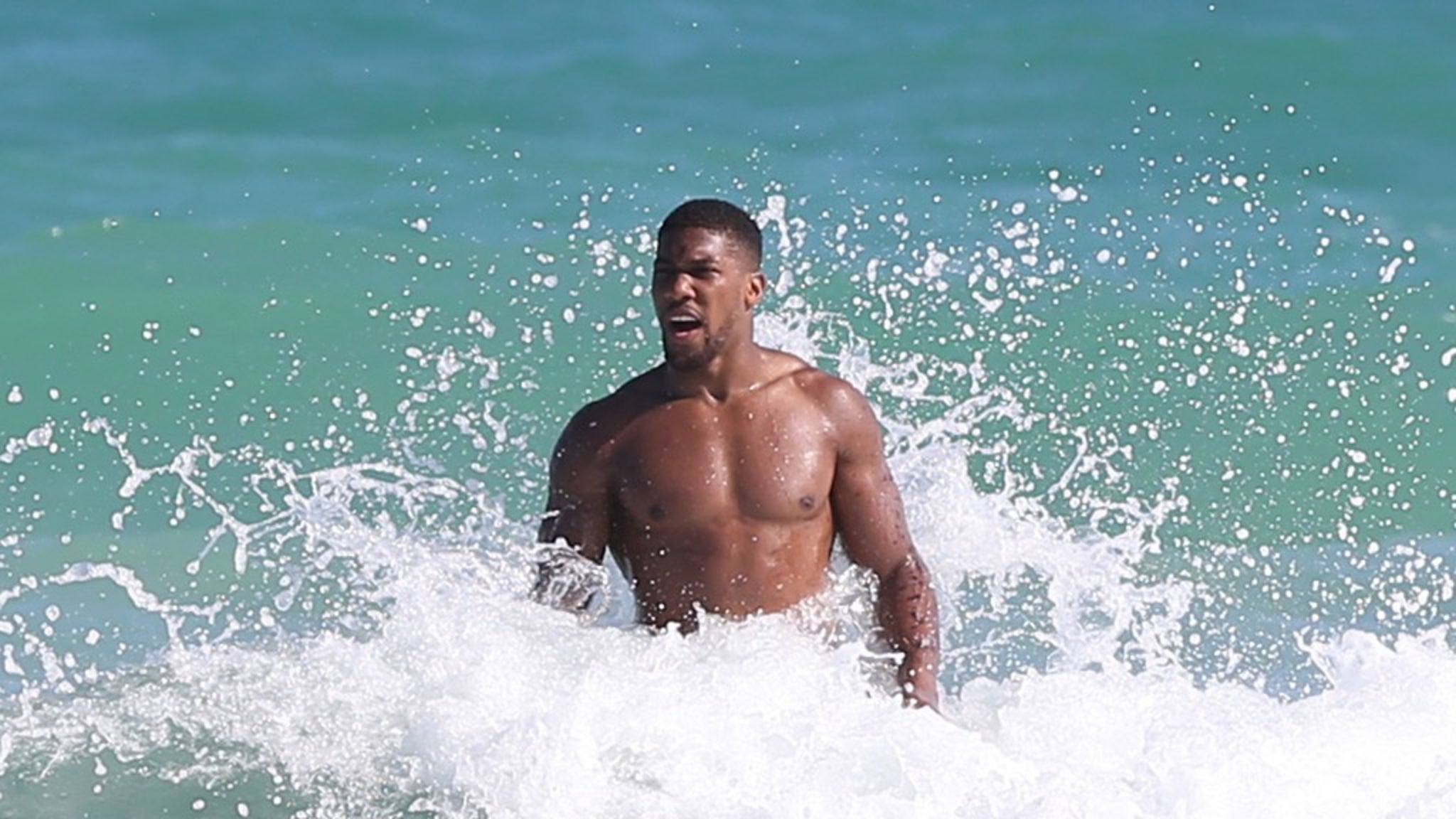 Boxer Anthony Joshua -- Hitting The Beach ... HARD