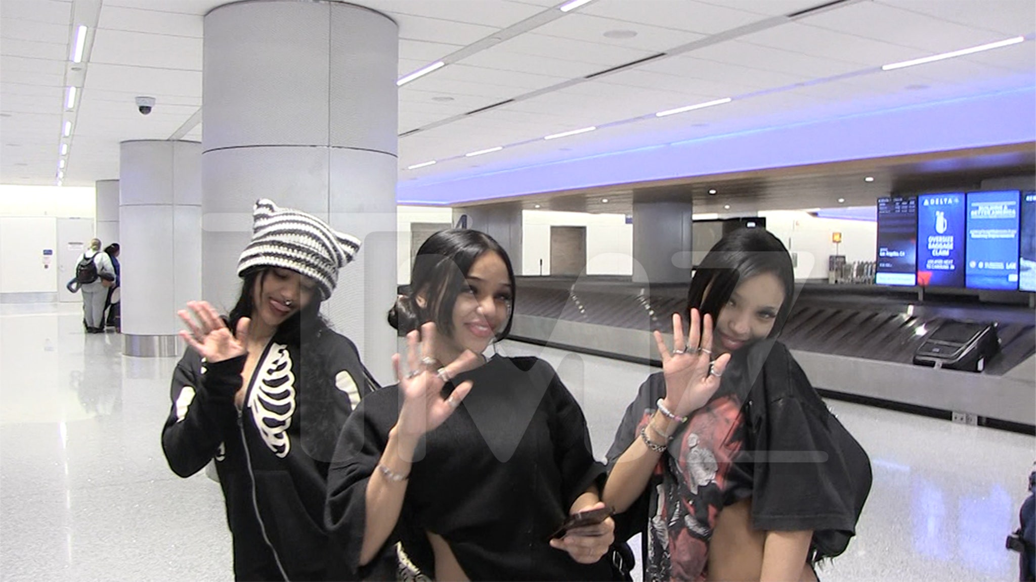 Akon Introduces New Girl Group, Simien