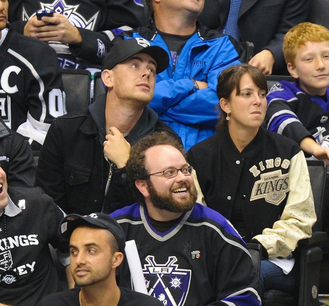 Celebrity Hockey Fans 60 Photos - Moonagedaydream.film