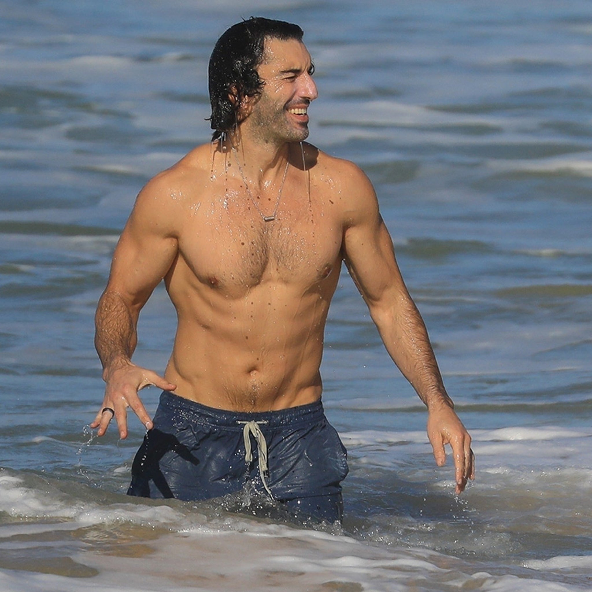Justin Baldoni Body Measurements