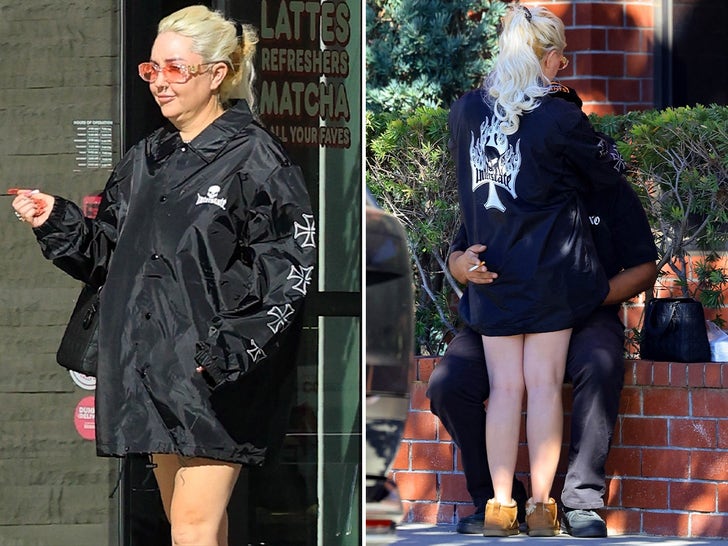 Amanda Bynes Gets Cozy With Boyfriend During Smoke Break