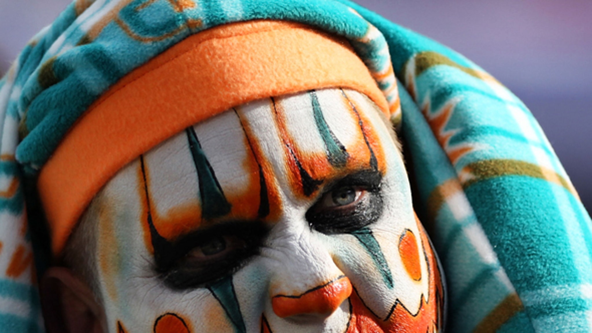 Pigskin and Paint -- Fans Showing Their True Colors!