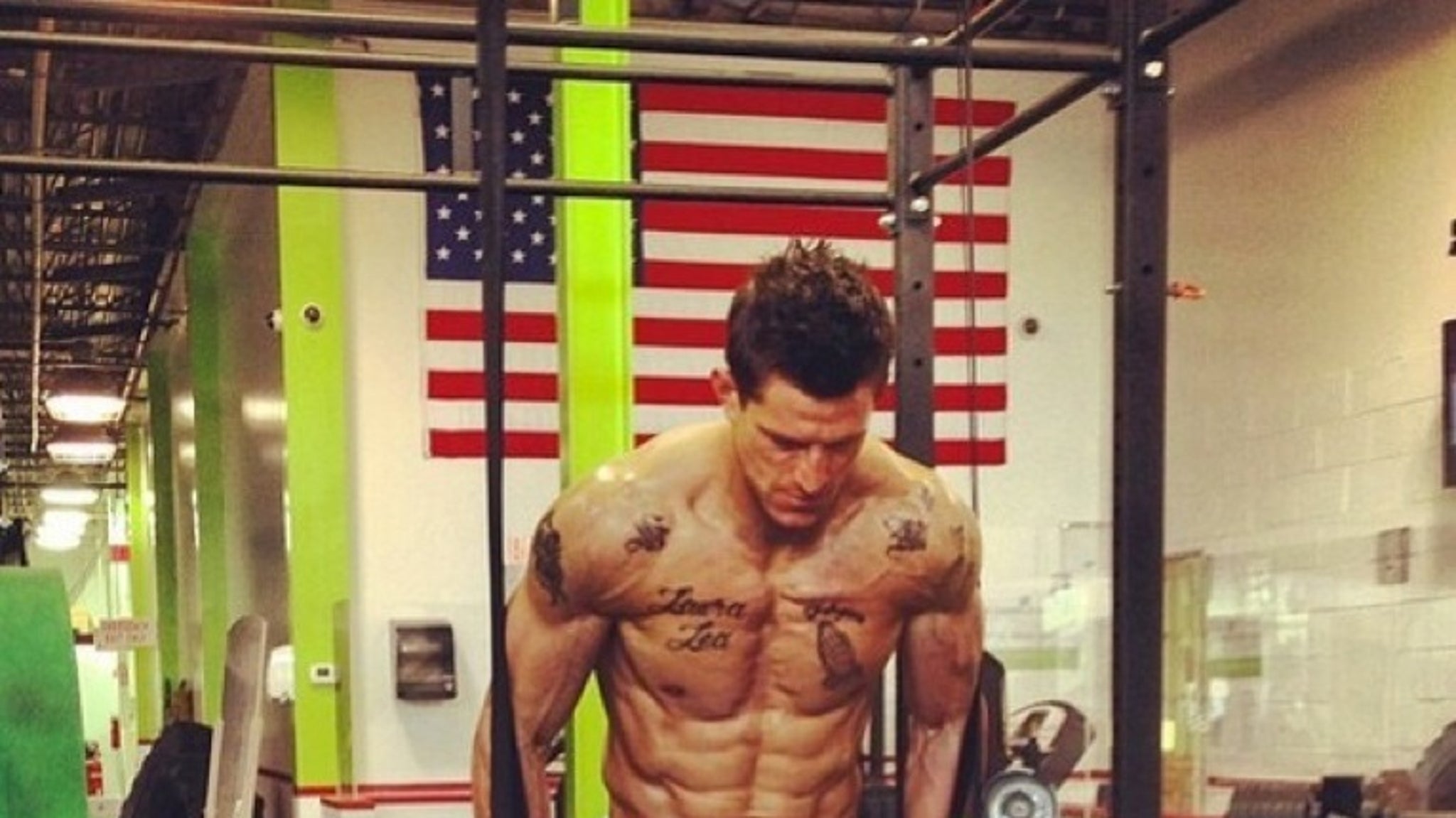 Steve Weatherford's Flexin' Photos -- Gettin' Pumped For Football!