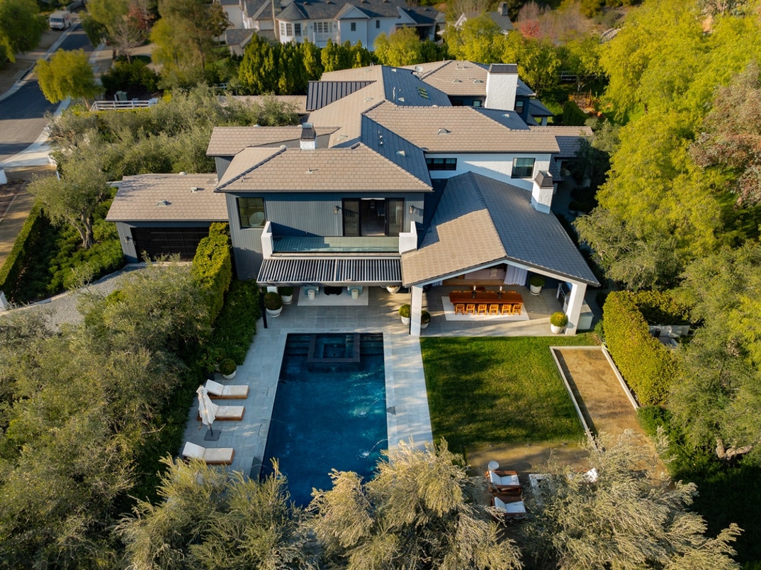 Lori Loughlin and Mossimo Giannulli Find Buyer For L.A. Home