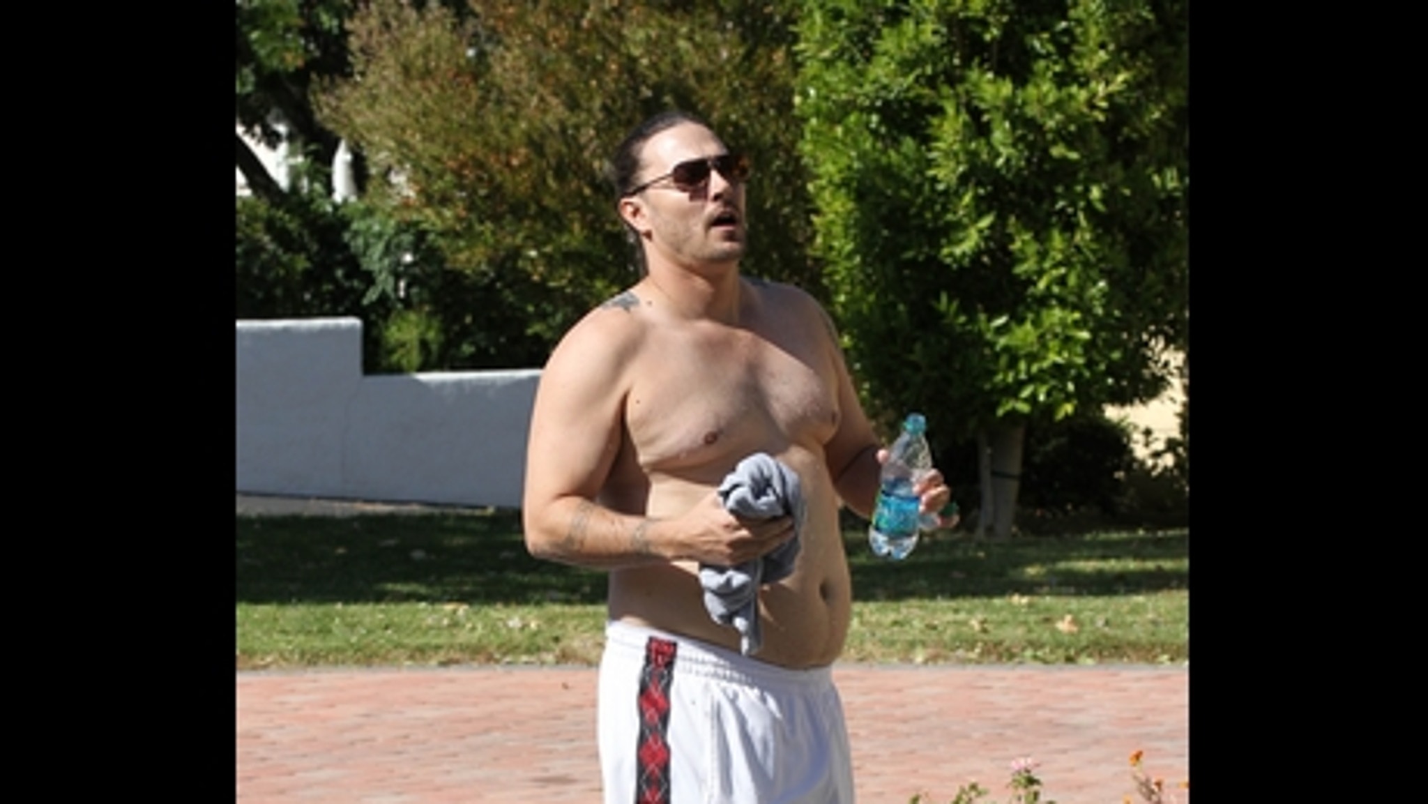 Fat Kevin Federline -- I Gotta Run my Gut Off!