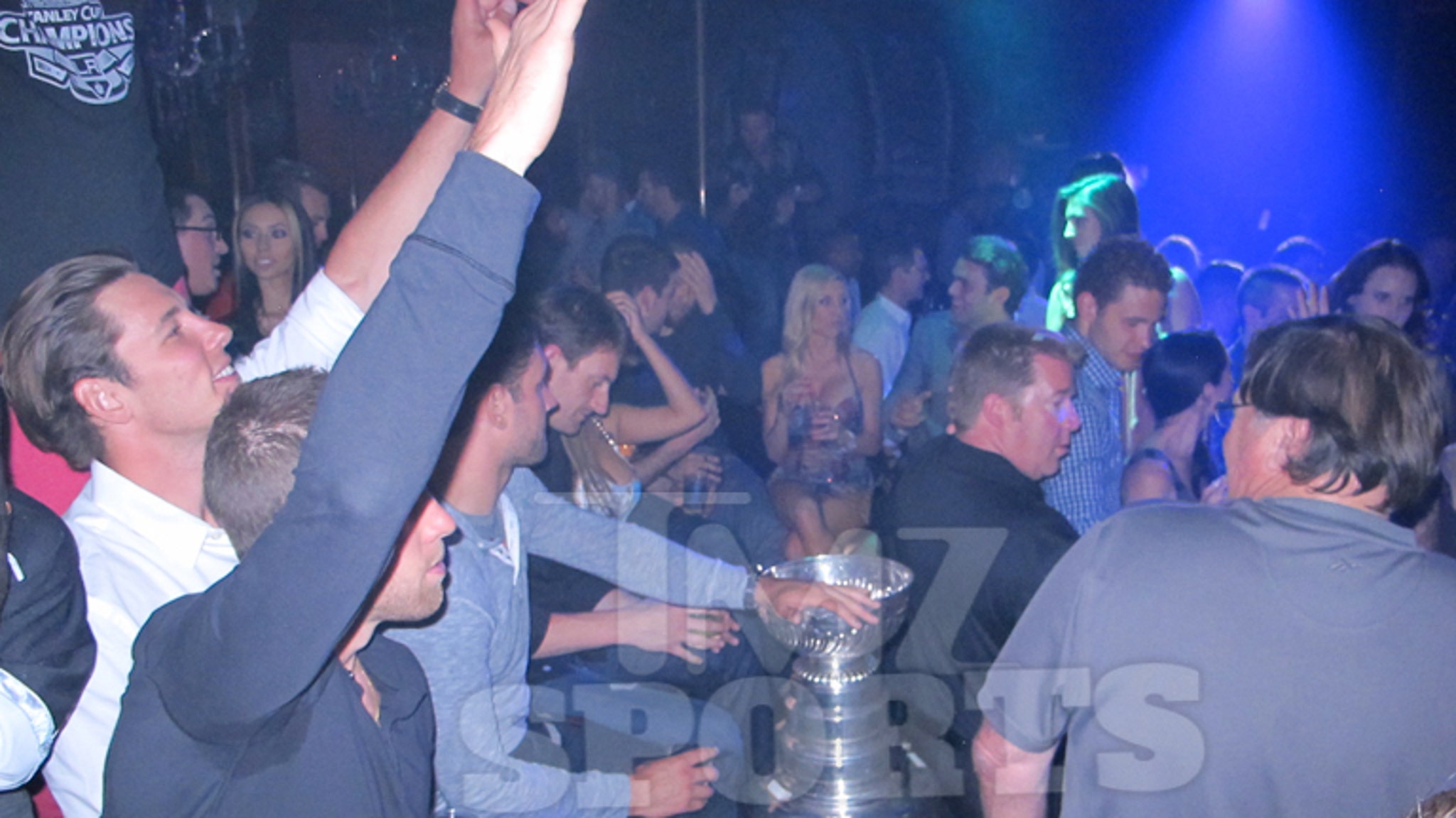 L.A. Kings Stars -- BOOZIN' FROM STANLEY CUP ... During Vegas Rager!