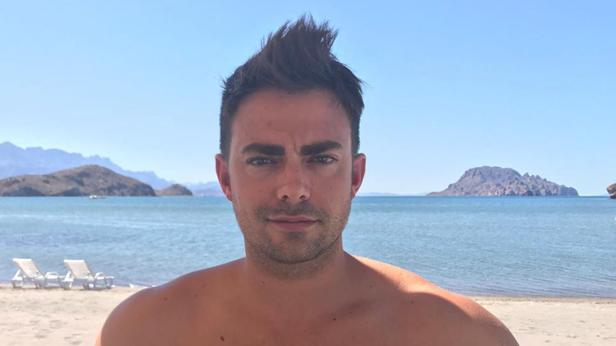 Jonathan Bennett's Shirtless Shots