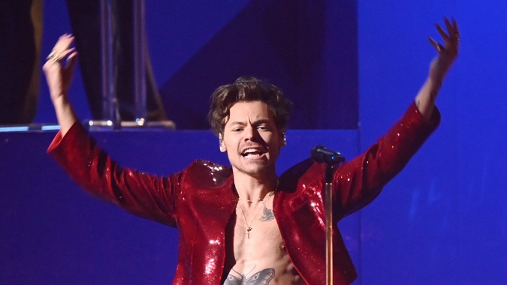 Harry Styles Hottest Looks