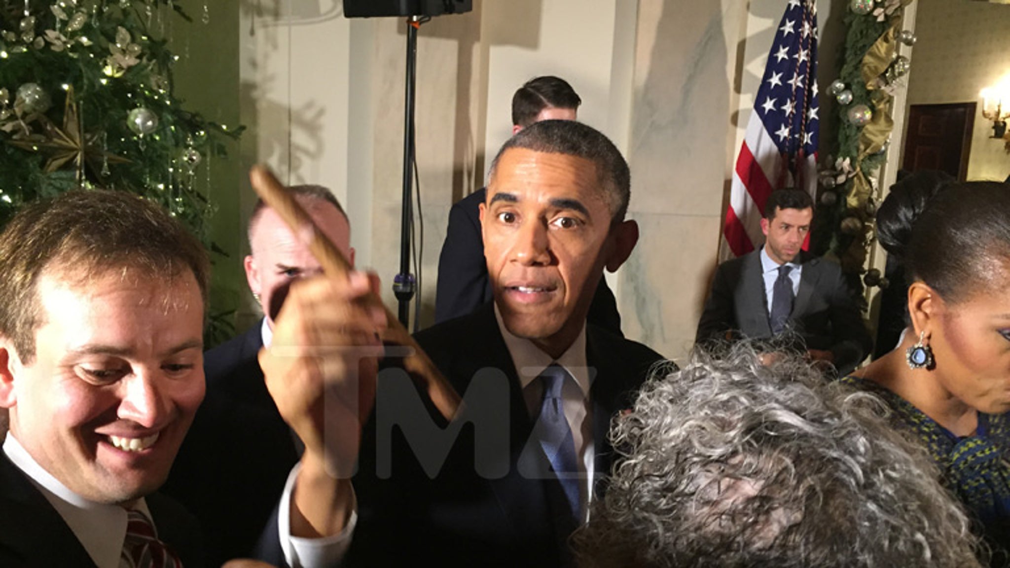President Obama -- Cuban Cigar Crisis ... The Pic Es Verdad