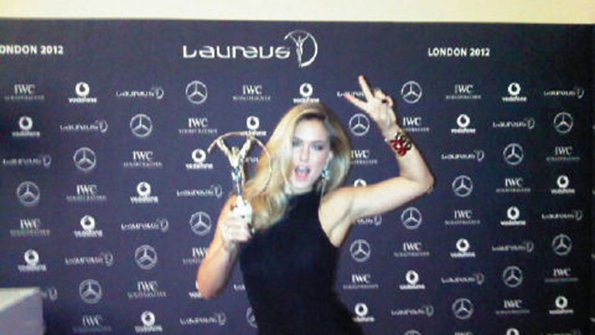 Bar Refaeli's Sexy Twit Pics!