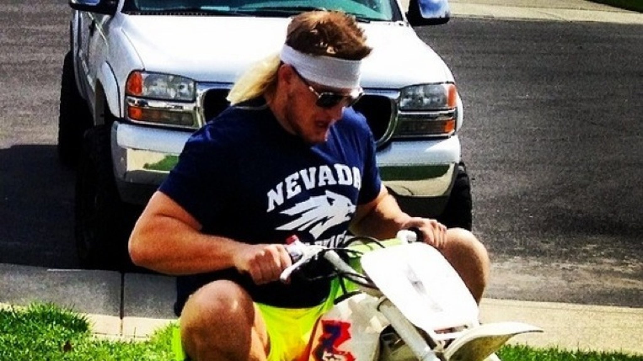 NFL's Brock Hekking -- Magic Mullet!