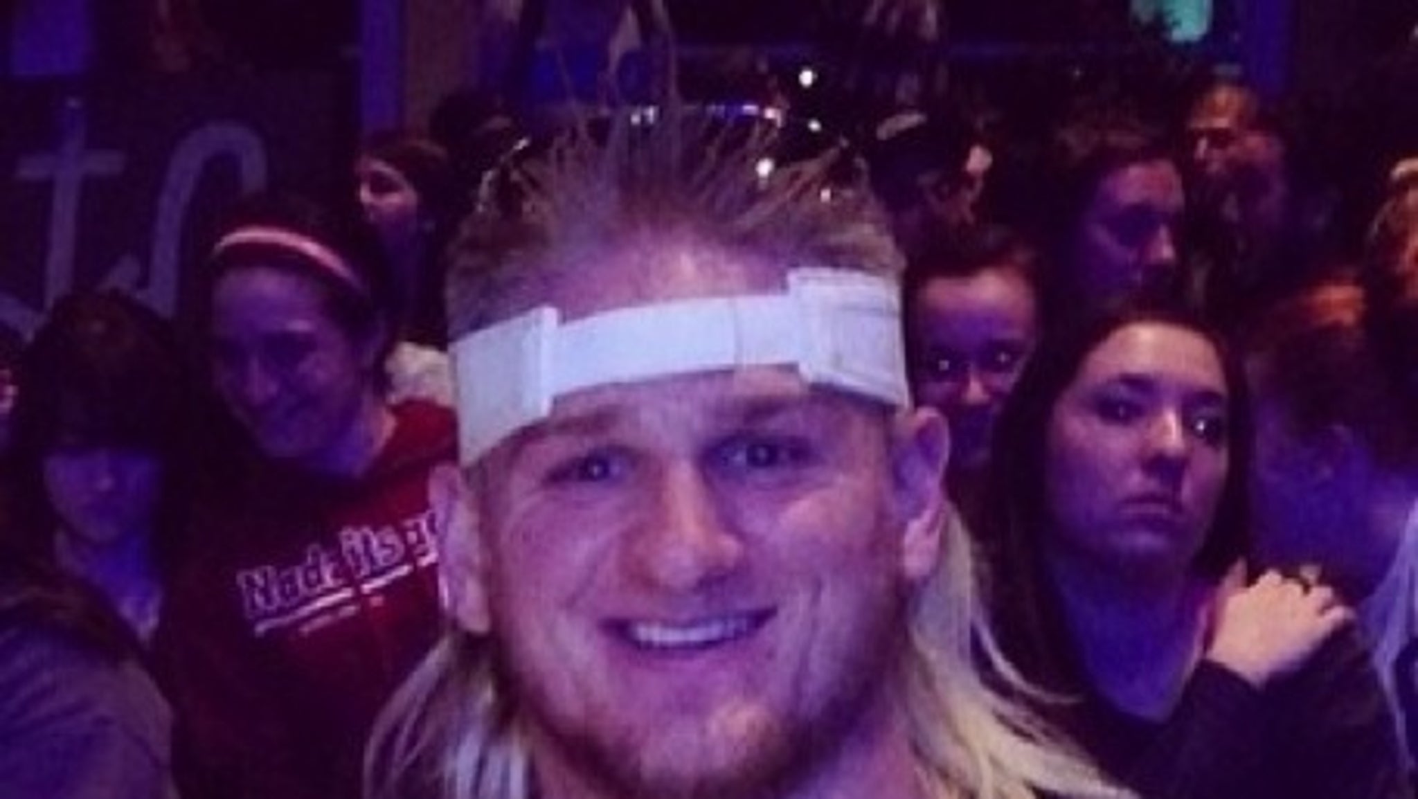 NFL's Brock Hekking -- Magic Mullet!