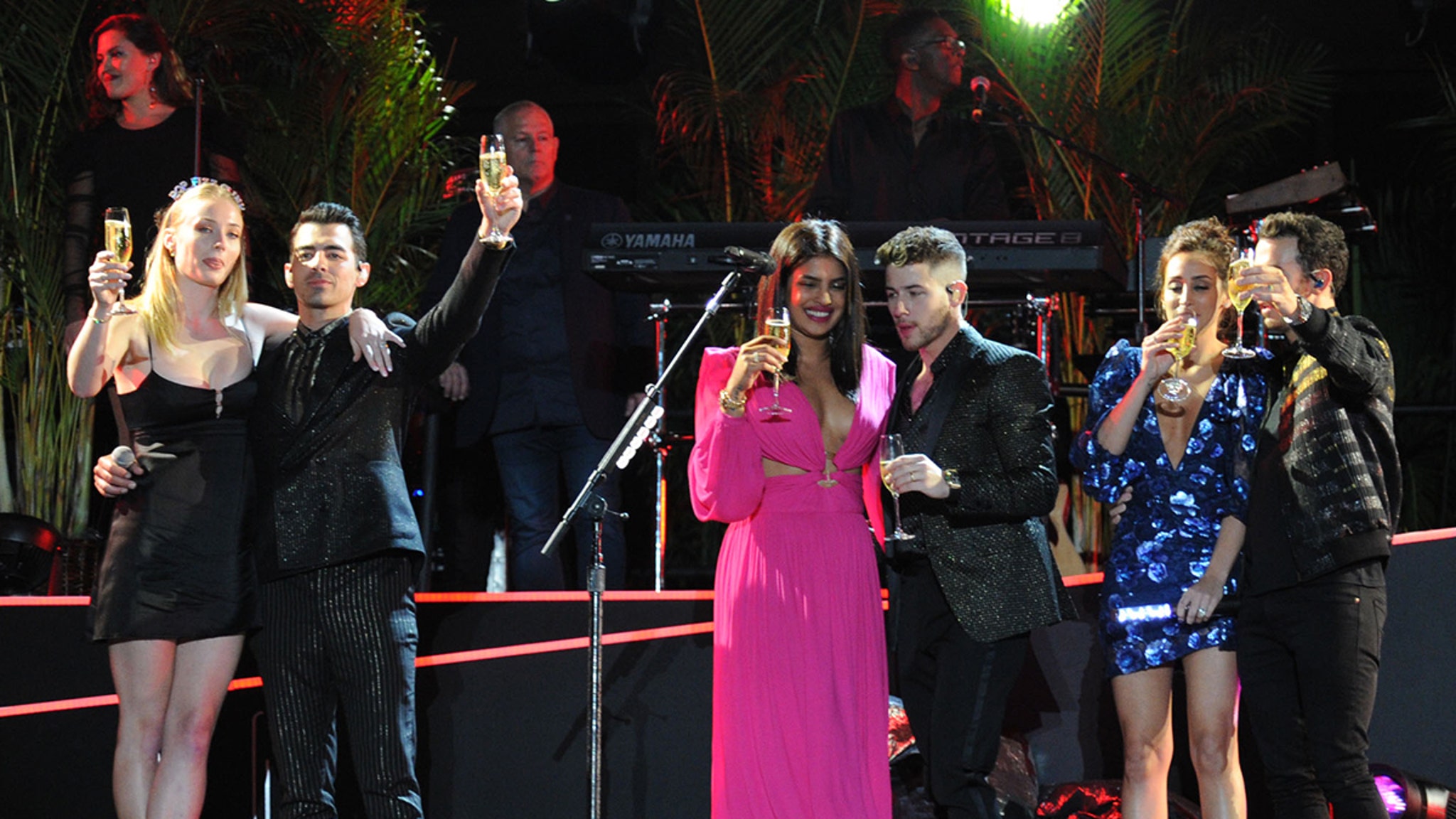 Jonas Brothers Ring in 2020 Performing Poolside at Fontainebleau Miami ...